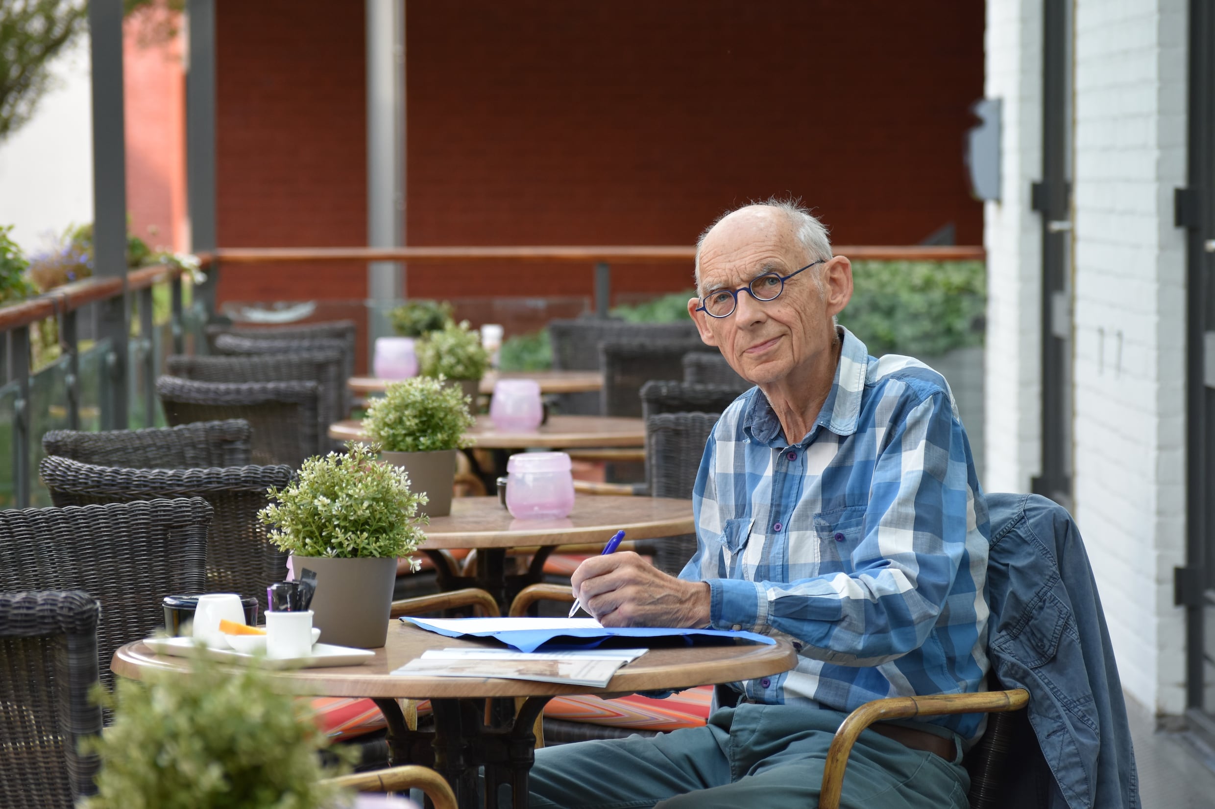 Man op leeftijd vindt zwaar achterdochtige geliefde in de nieuwe roman ...