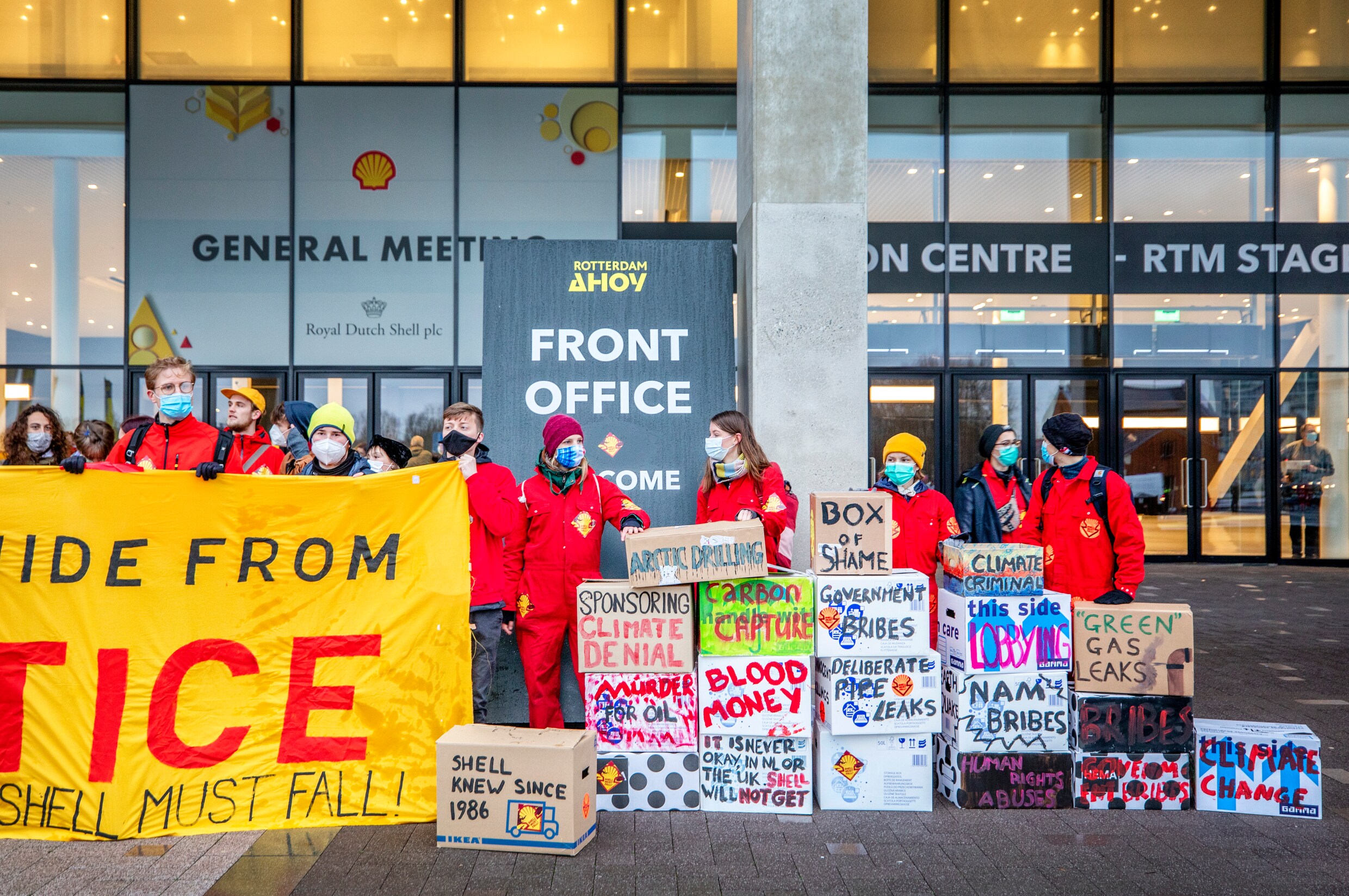 Waarom blijft Shell zijn aandeelhouders trakteren op miljarden? | de ...
