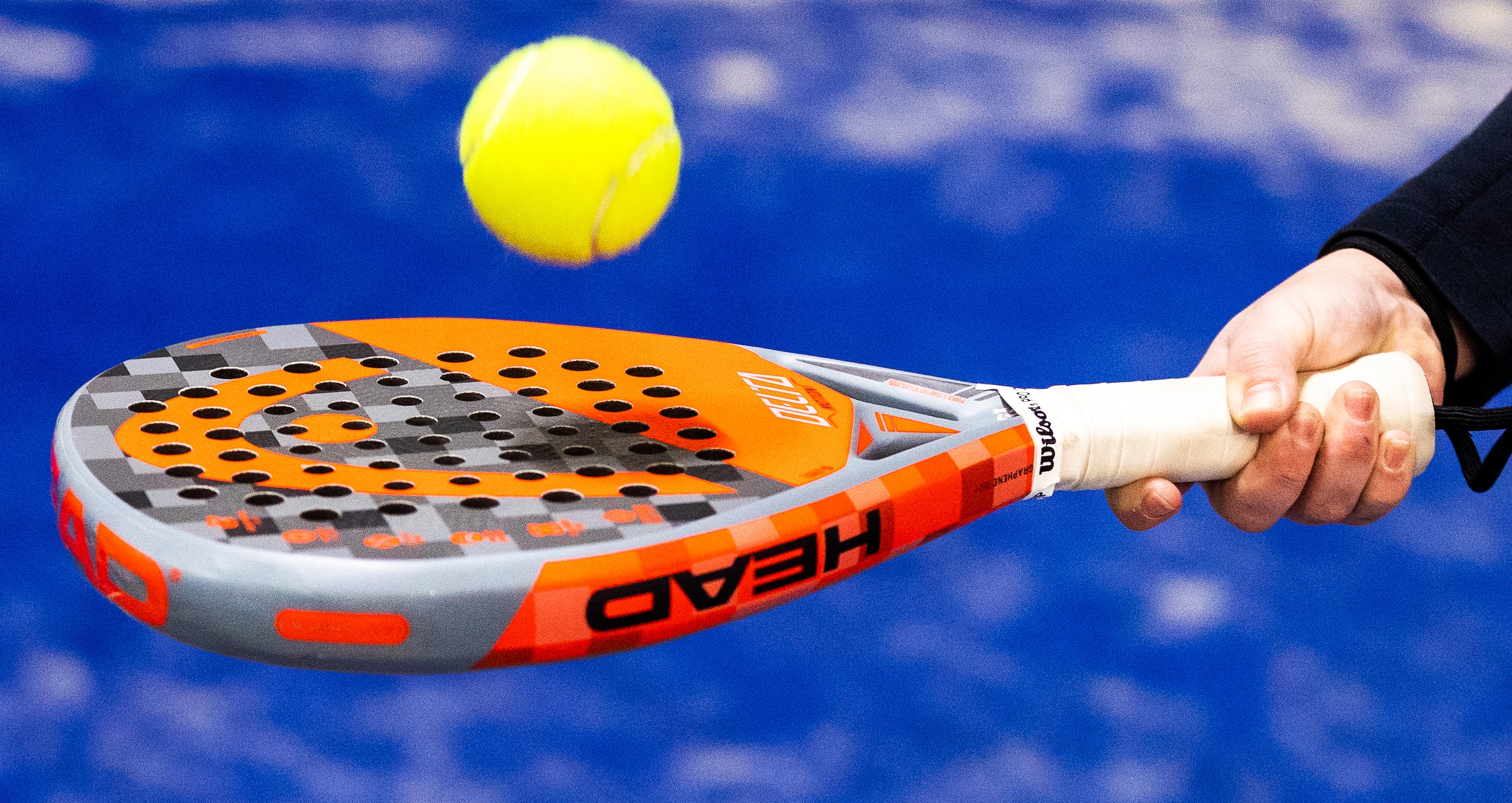 Padel groeit onstuimig, ook investeerders zijn dol op de nieuwe sport ...