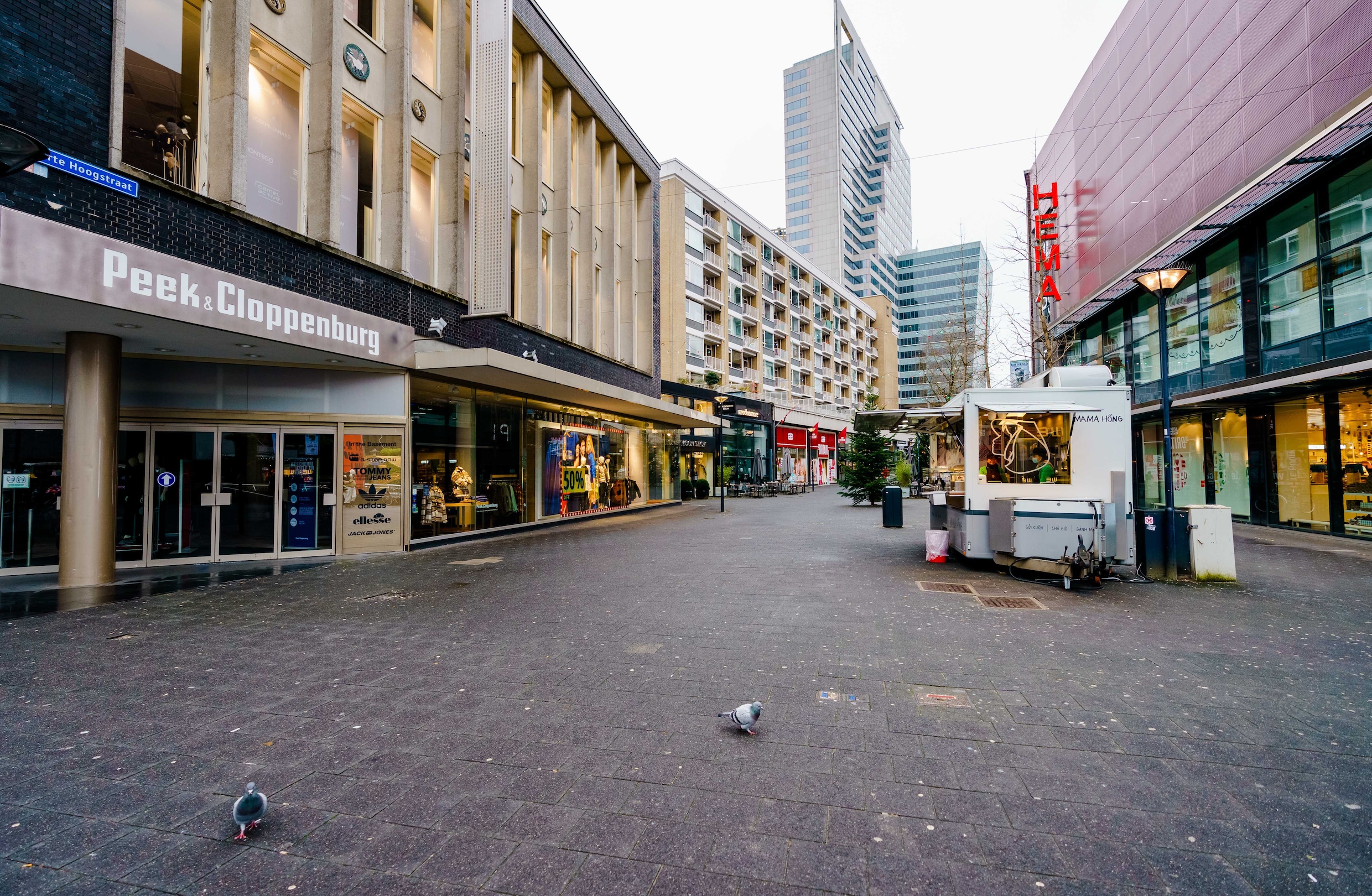 Gemeenten vragen Rutte niet-essentiële winkels weer te openen • Boete ...