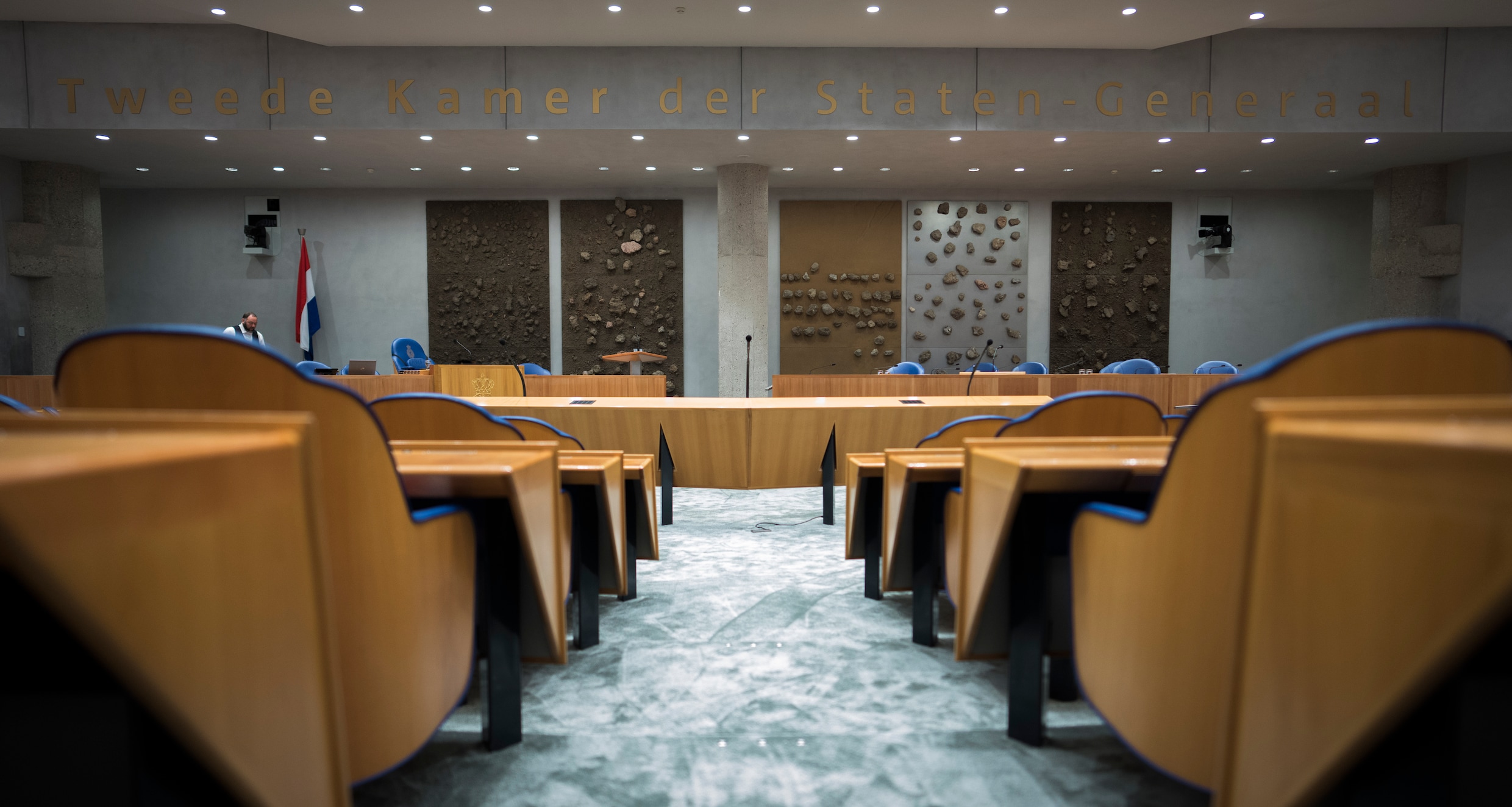 Met de ‘klimwand’ van kunstenaar Jos de Putter kreeg de Tweede Kamer ...