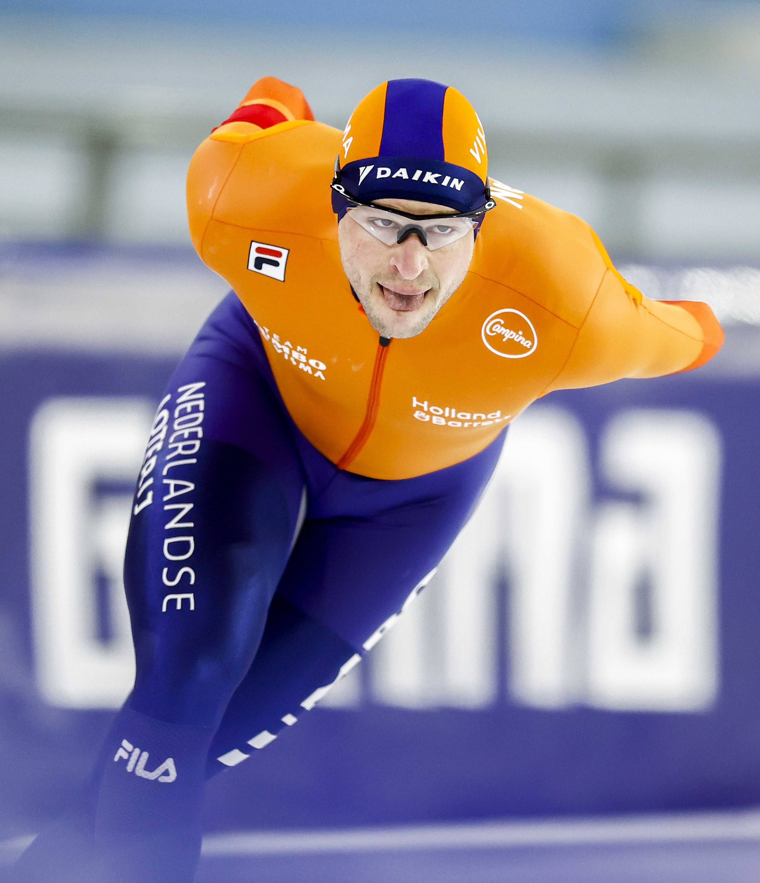 Kramer onaangedaan na laatste meters in Thialf. Zijn carrière eindigt ...