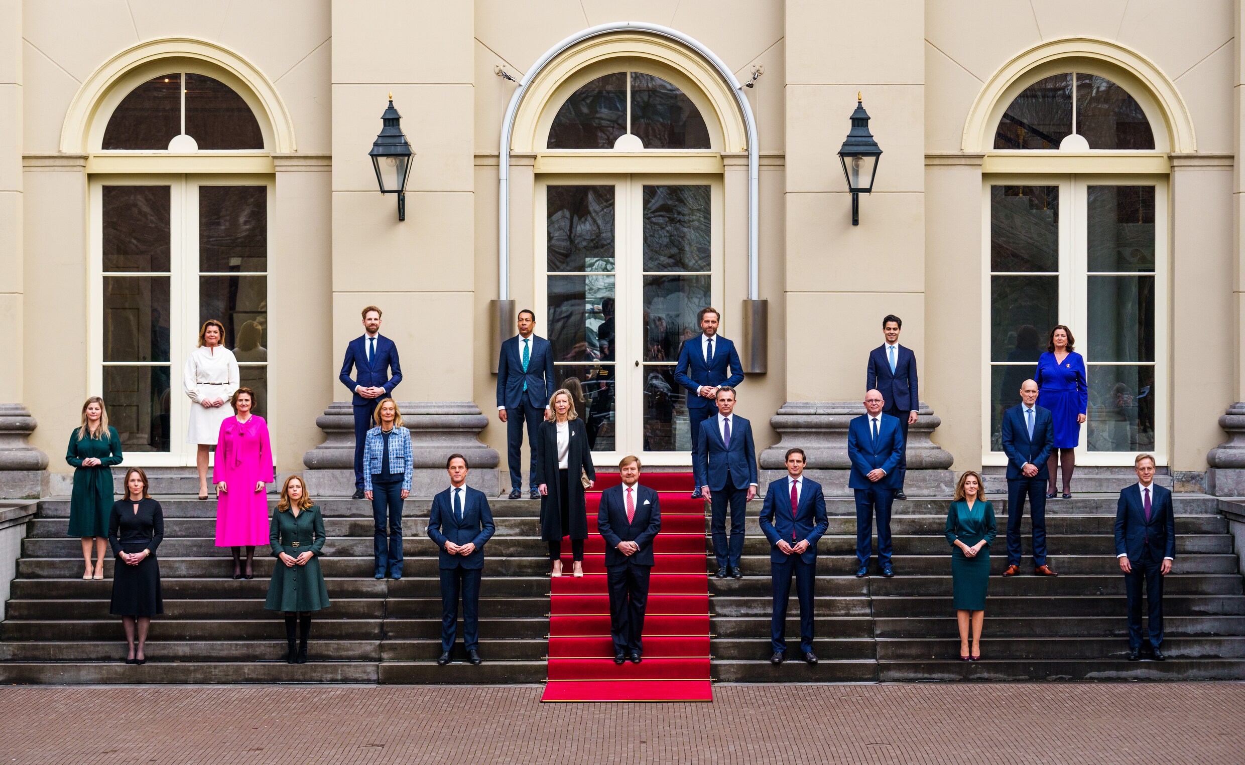 Rutte IV presenteert zich in marathonsessie van drie uur – alsof alle ...