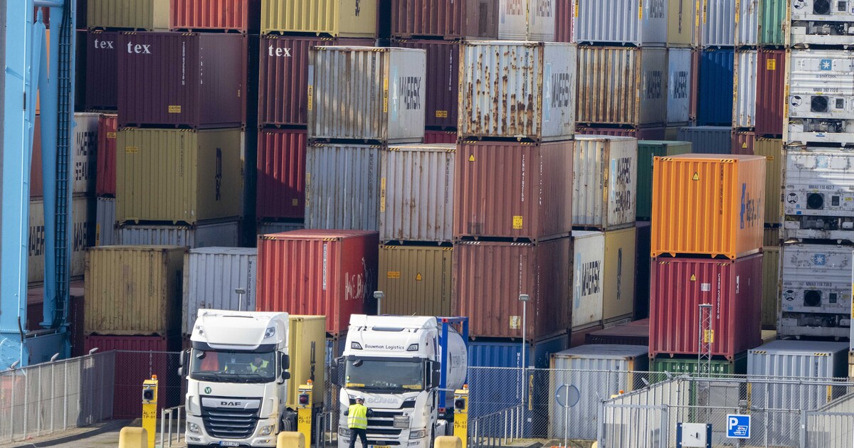 Duizenden containers voor Rusland vast in haven Rotterdam | de Volkskrant