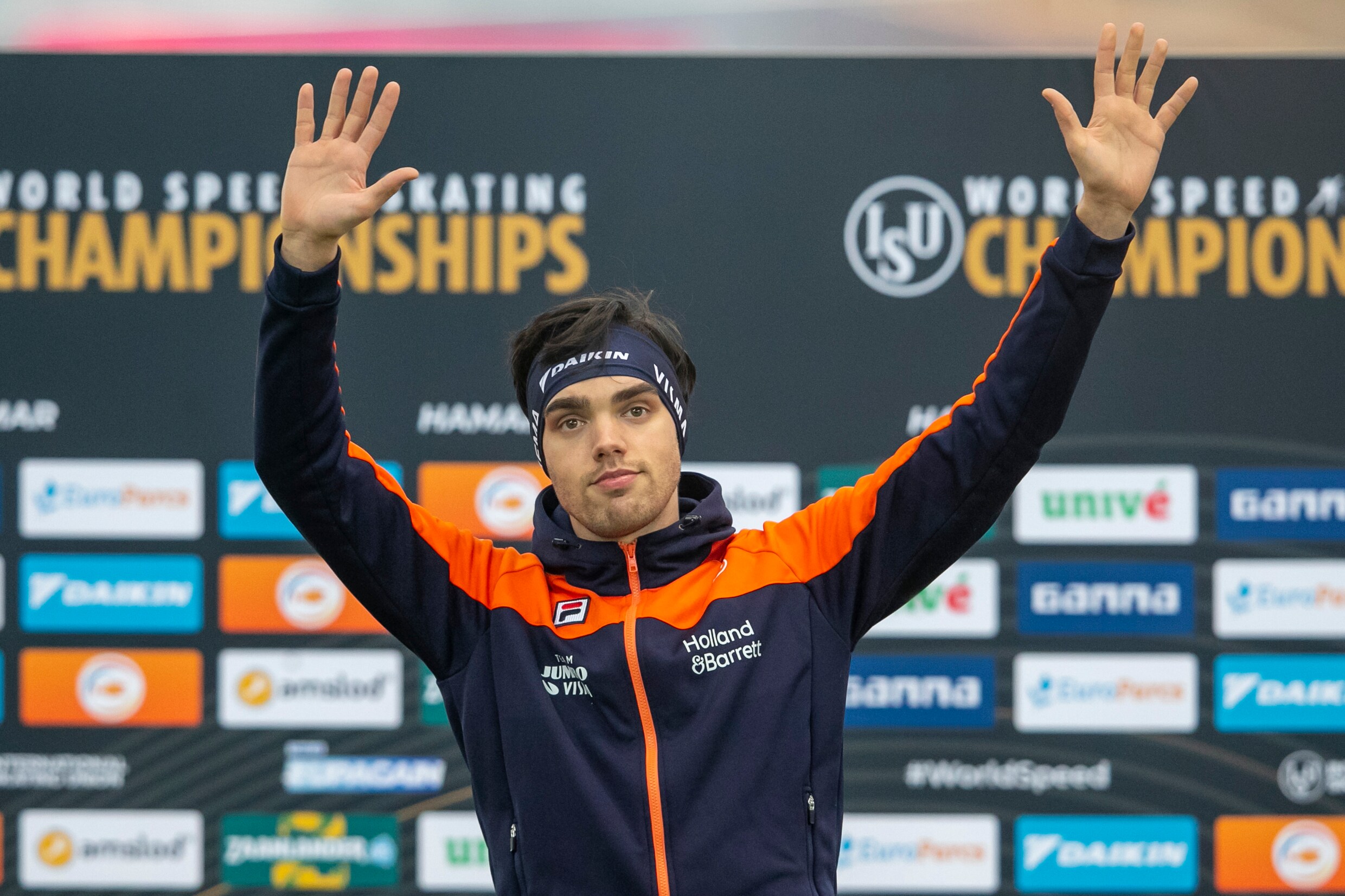 Schaatser Roest ruilt coach Orie in voor team Gerard van Velde | de ...