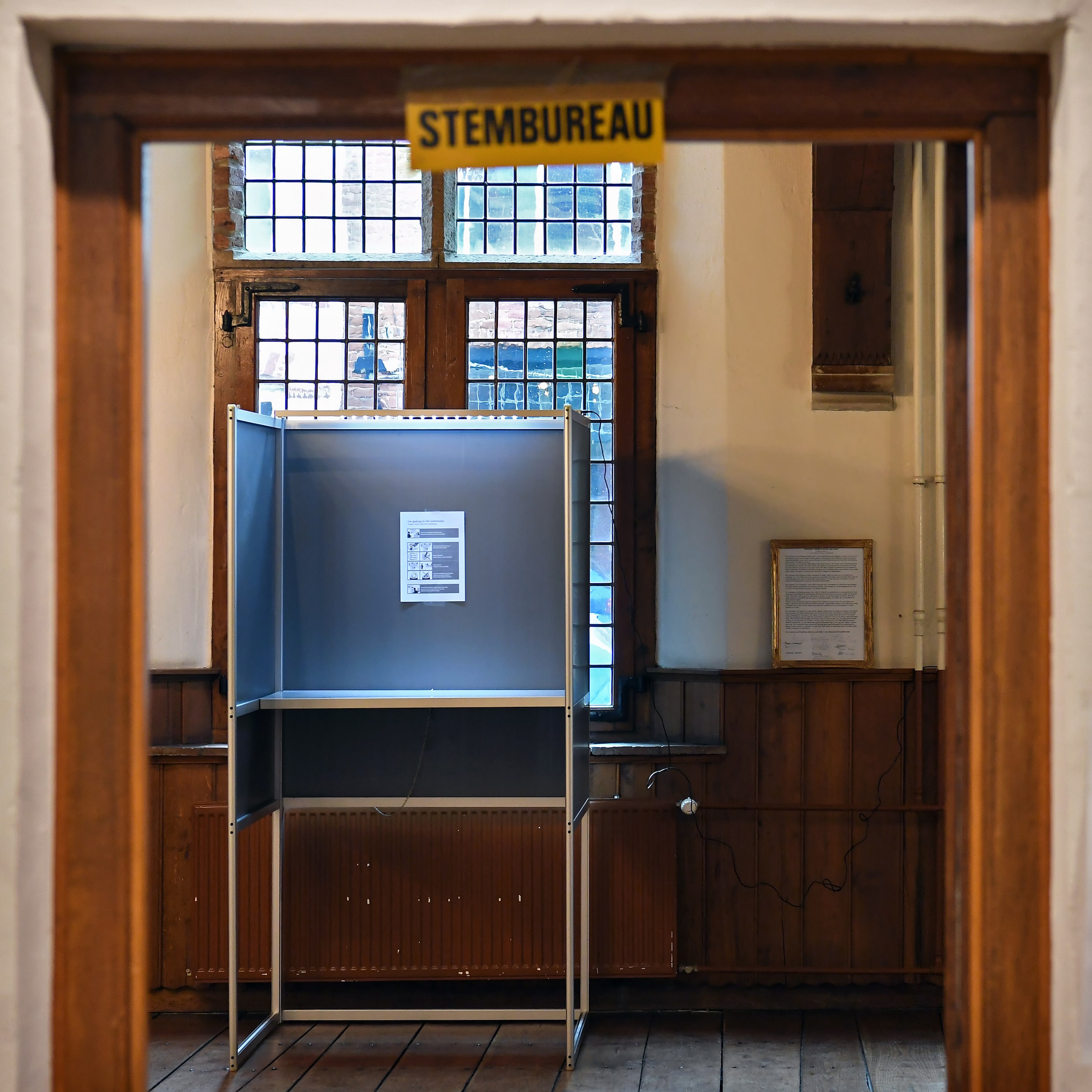 De eerste verkiezingsochtend op het stembureau van Doesburg: ‘Overwerkt ...