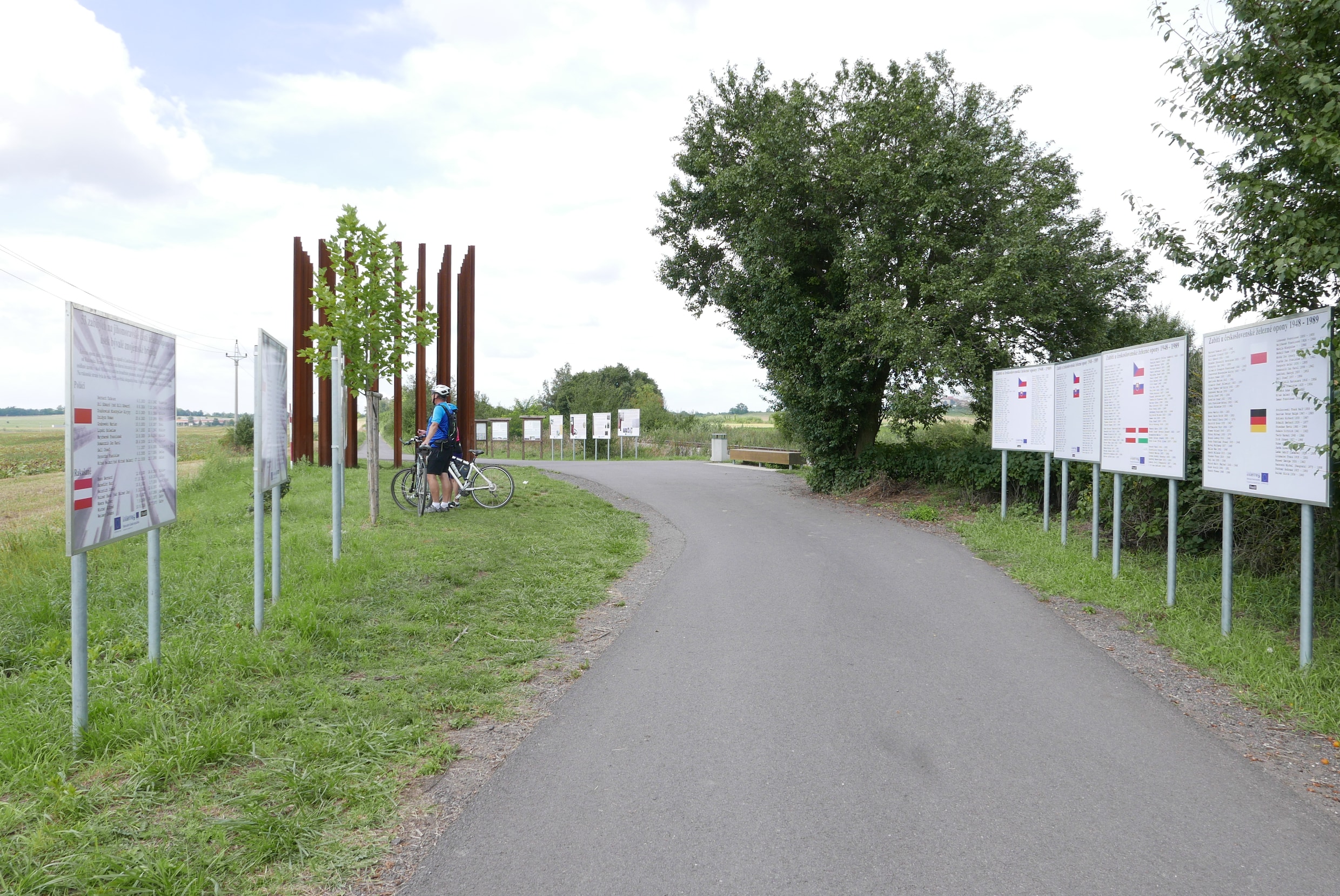 Wie fietst langs de IJzeren Gordijn Route knoopt makkelijker een ...