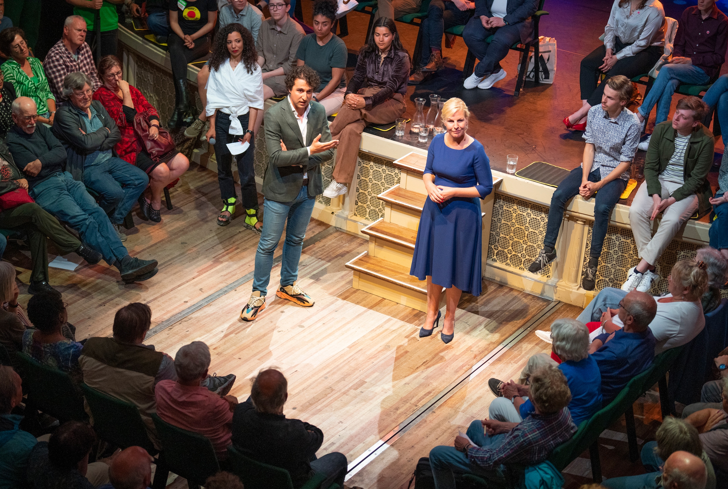 PvdA en GroenLinks grijpen tweestrijd met VVD met beide handen aan op ...