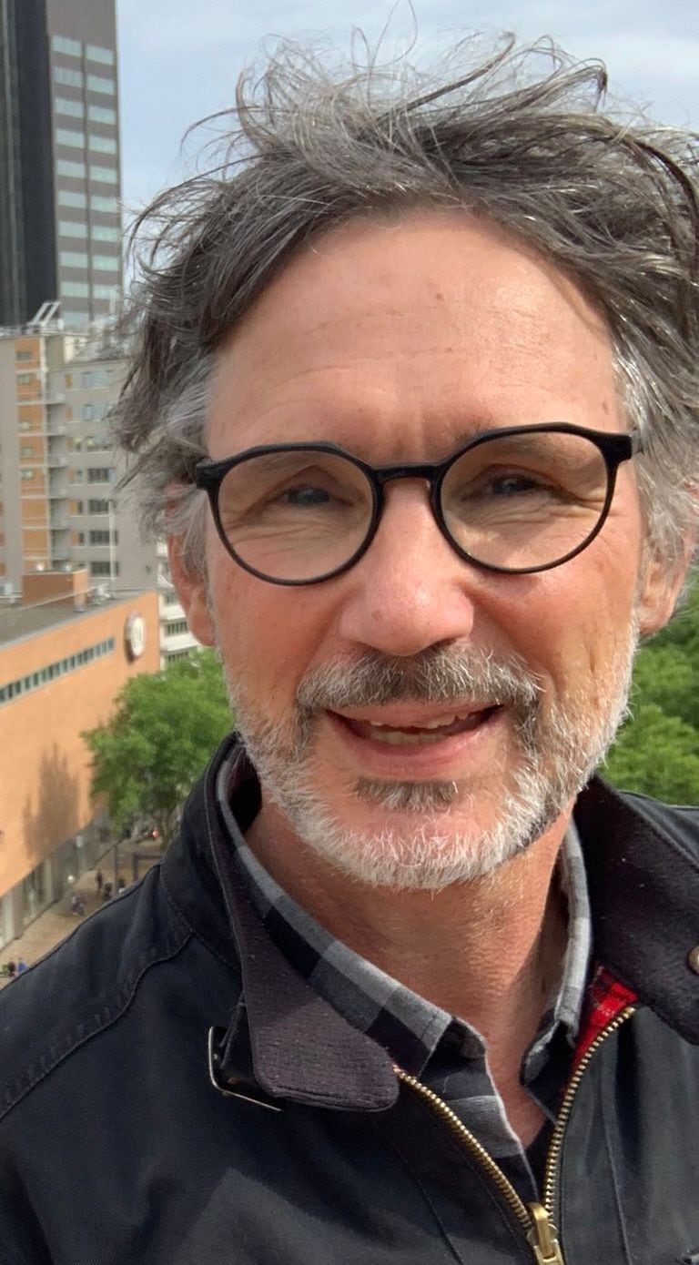 De bijzonderste bijbaantjes van onze eigen makers | de Volkskrant