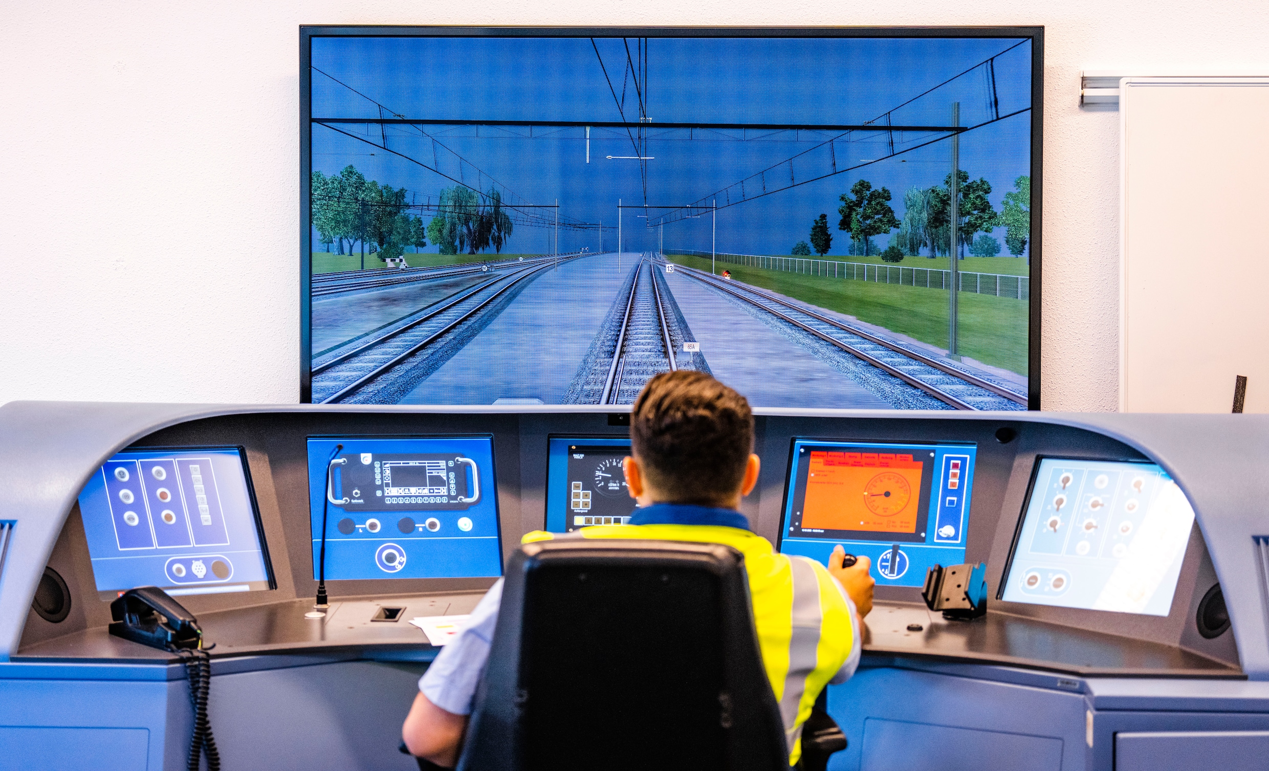 Het domino-effect van het personeelstekort bij de NS: minder treinen en ...