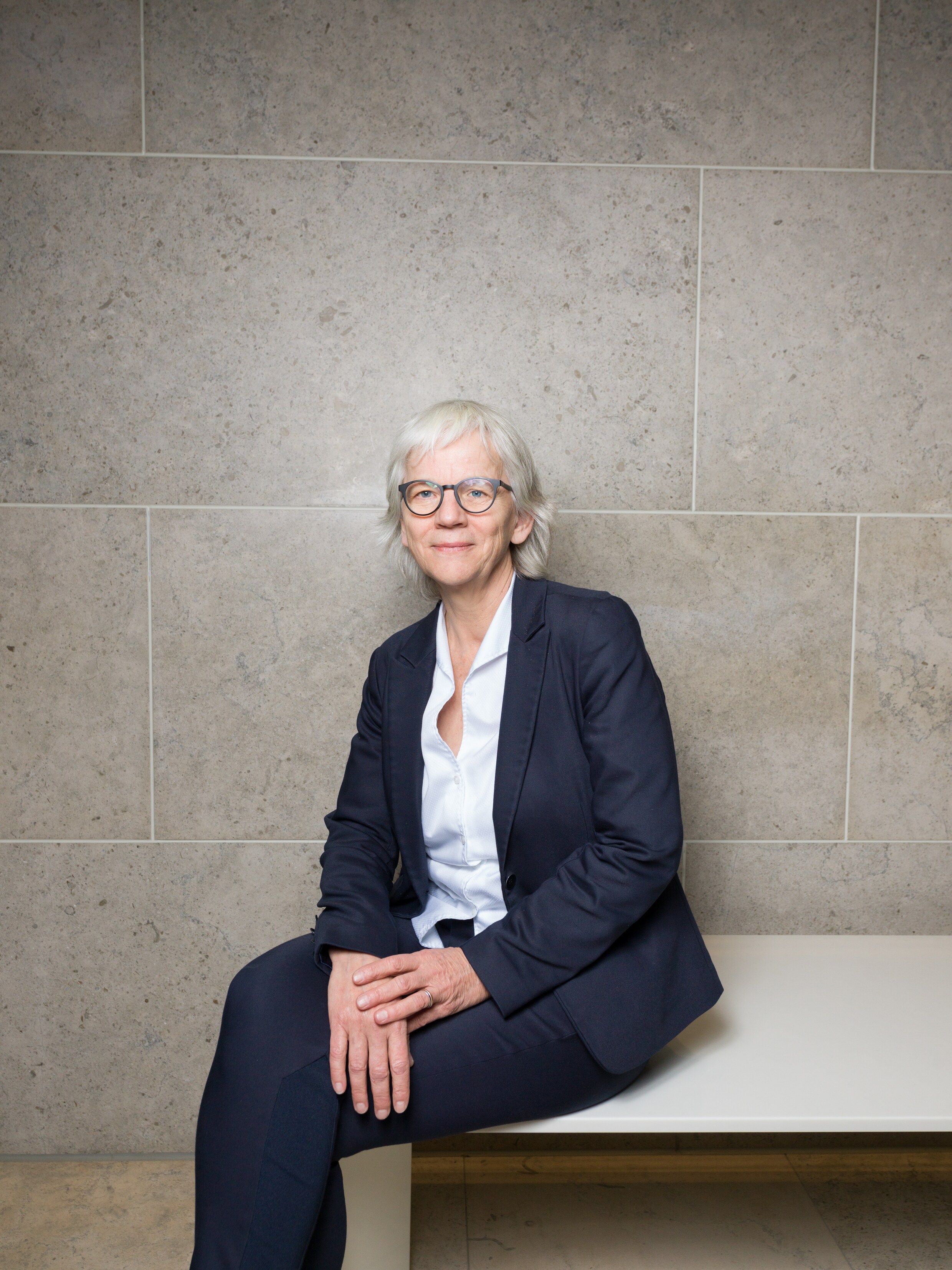 In dit borduurwerk is de drang naar vrijheid misschien wel drievoudig ...