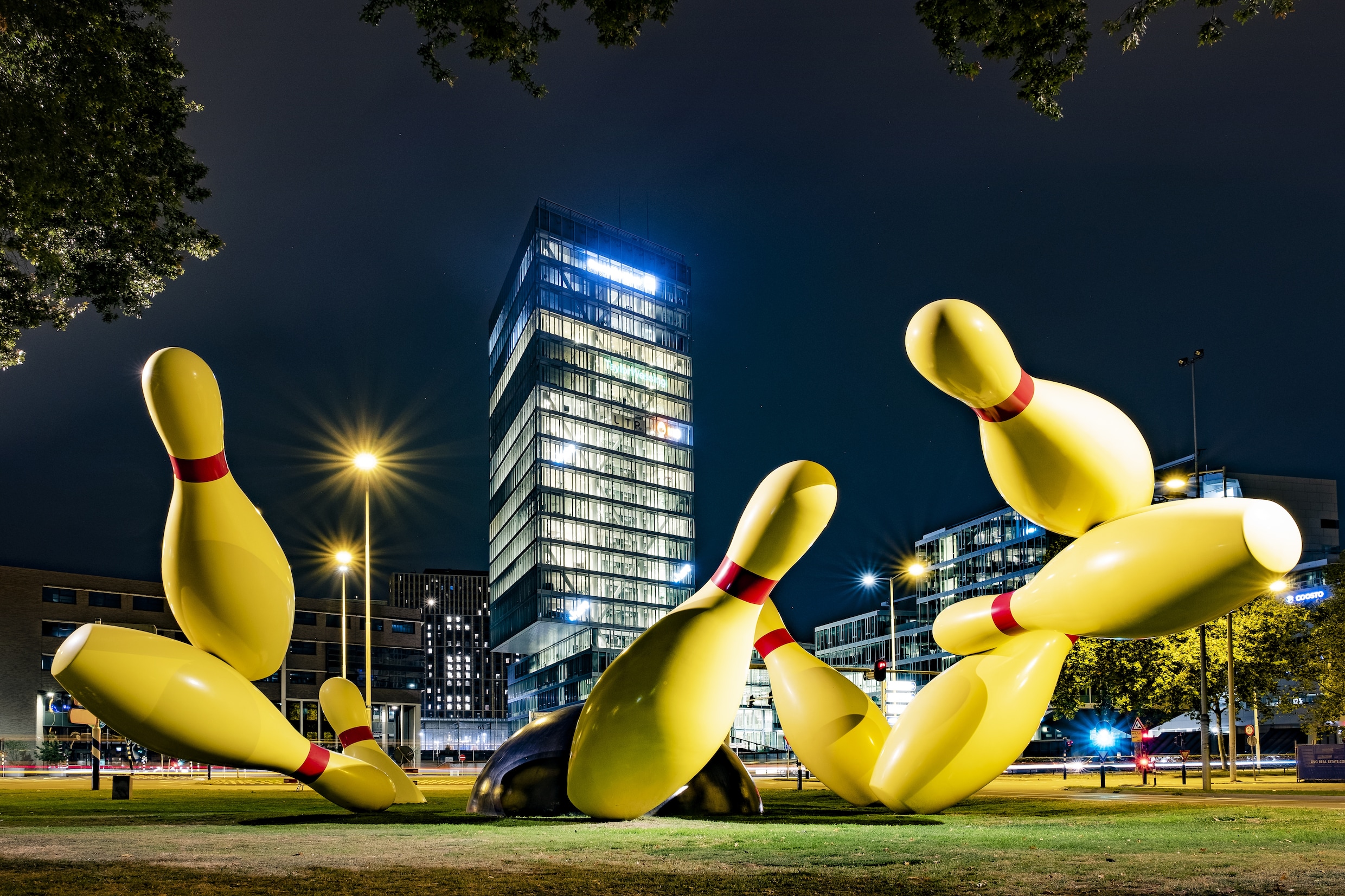 Claes Oldenburg (1929-2022), popart-beeldhouwer die het alledaagse ...