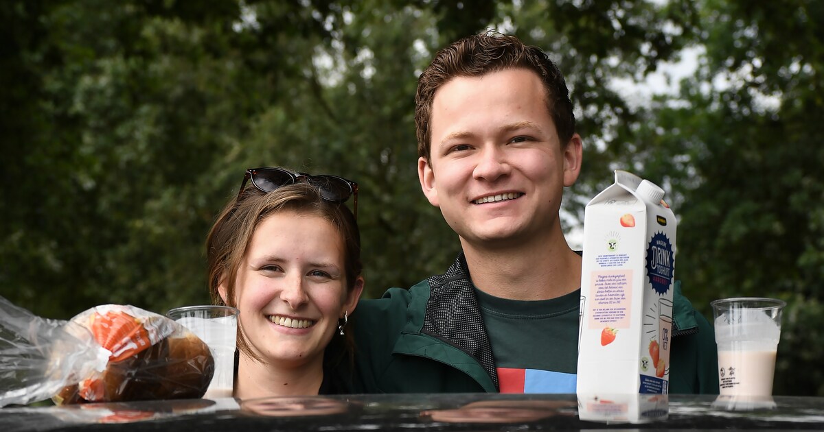 Schiphol puilt uit, de treinen zijn overvol, dus dan maar met de auto ...