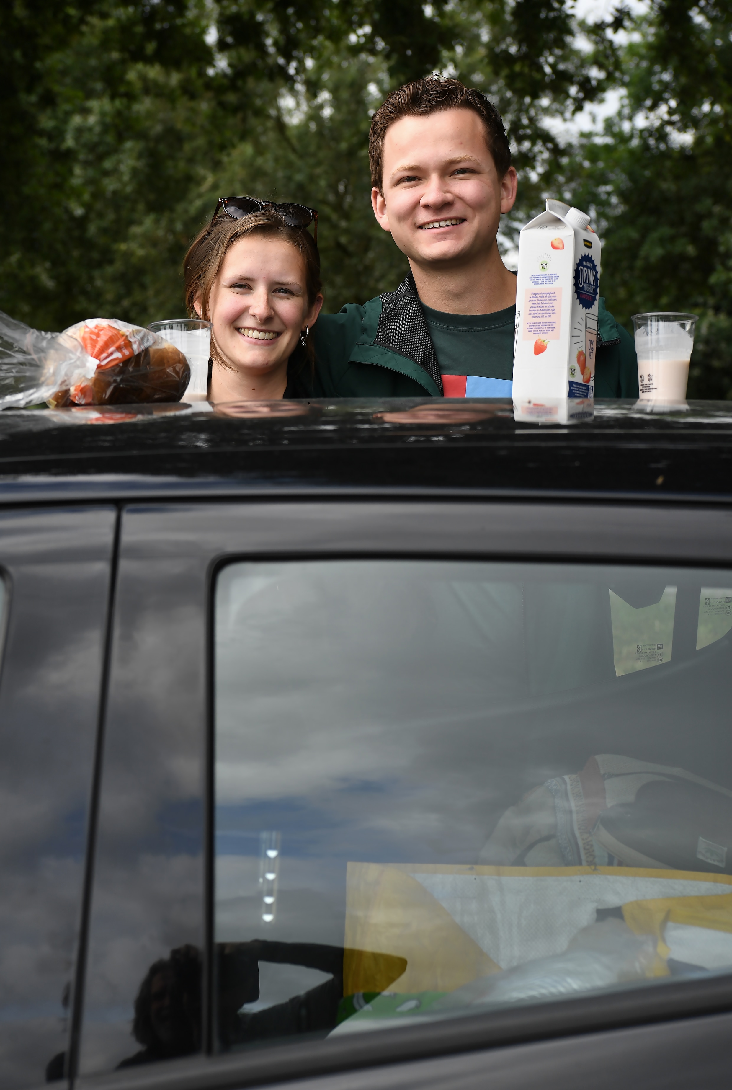 Schiphol puilt uit, de treinen zijn overvol, dus dan maar met de auto ...