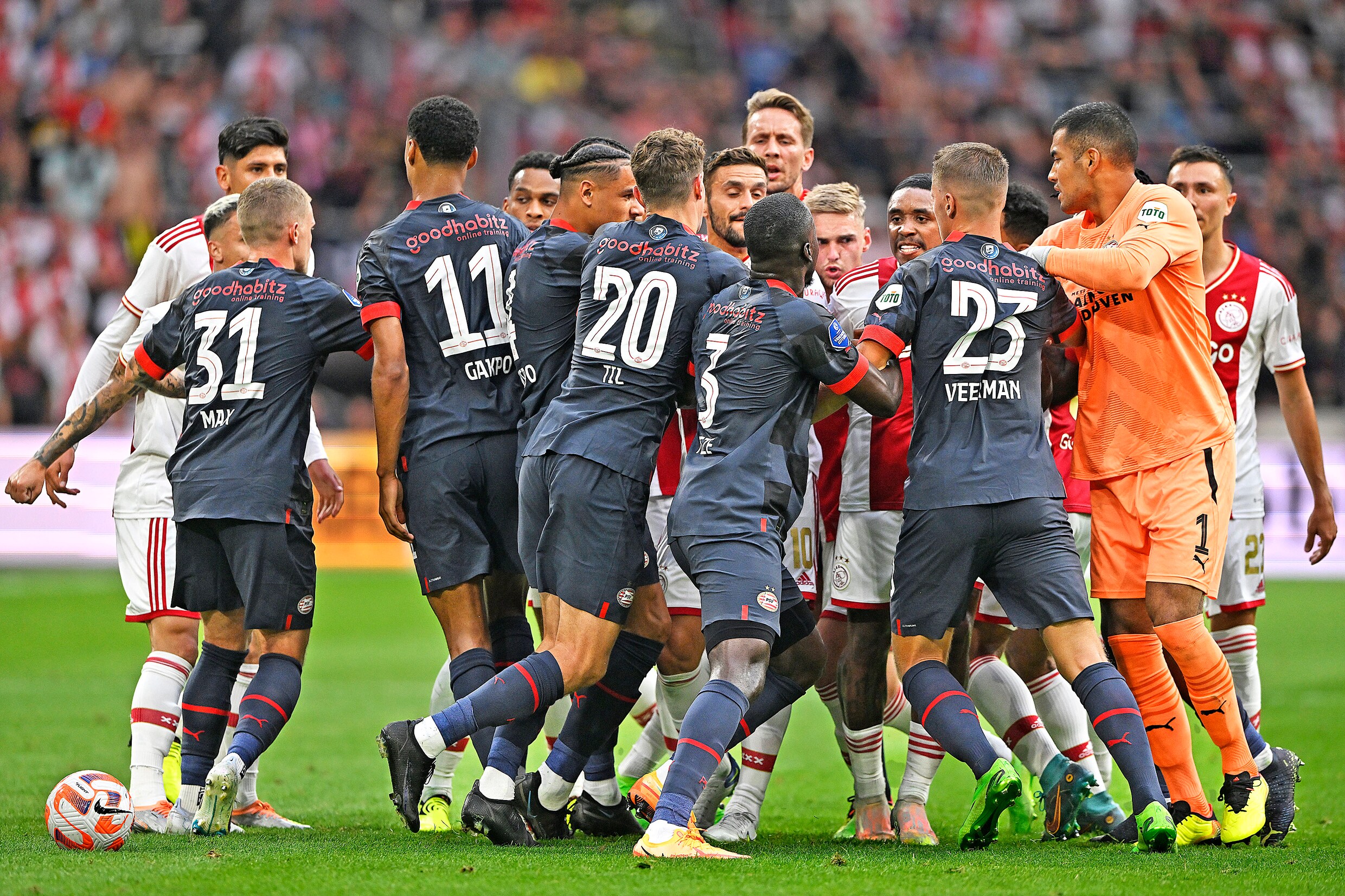 Veelbelovend seizoen met een rare kronkel vanwege het WK voetbal | de ...
