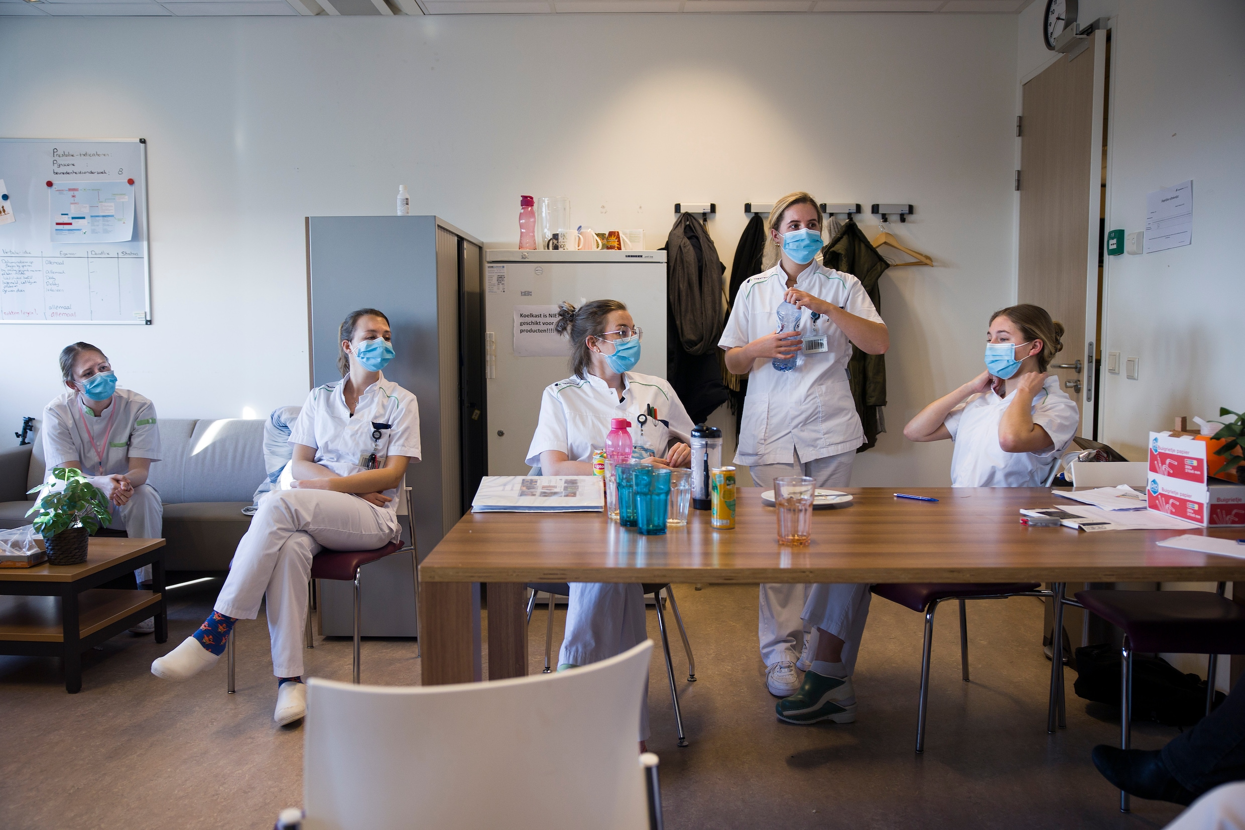 FNV en CNV dagvaarden Nederlandse Staat: 23.000 euro voor ...