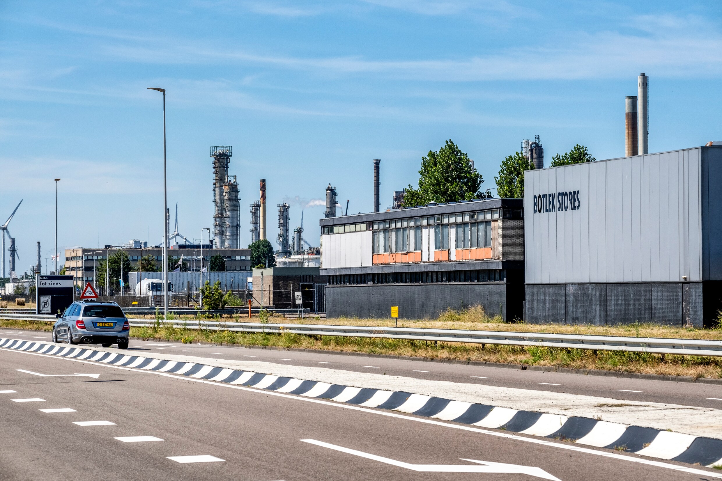 In Botlek Stores konden zeelieden in Rotterdam terecht voor snacks ...