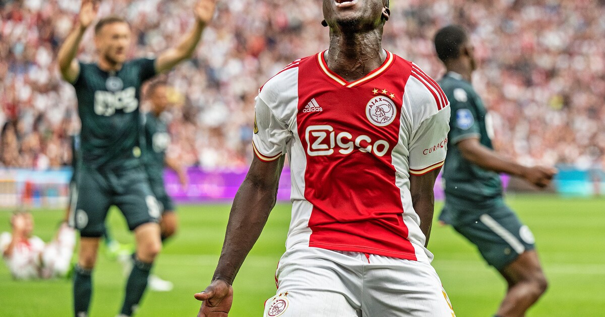 Feyenoord wandelt op herfstige zonnestralen, waar bij Ajax de crisis rondwaart | de Volkskrant