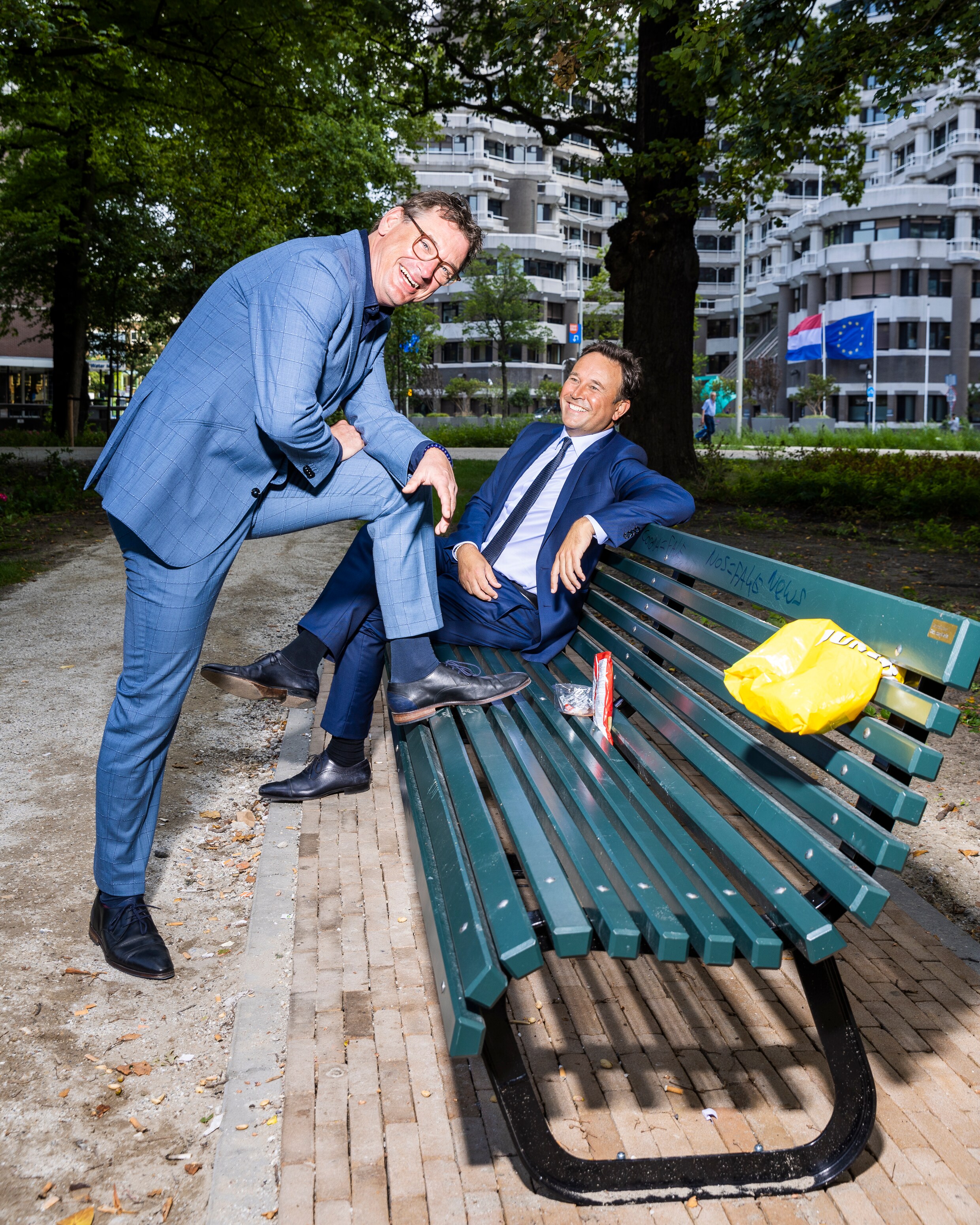 In hun podcast De Stemming bespreken Vullings en Van der Wulp politiek zoals je dat aan de bar ...