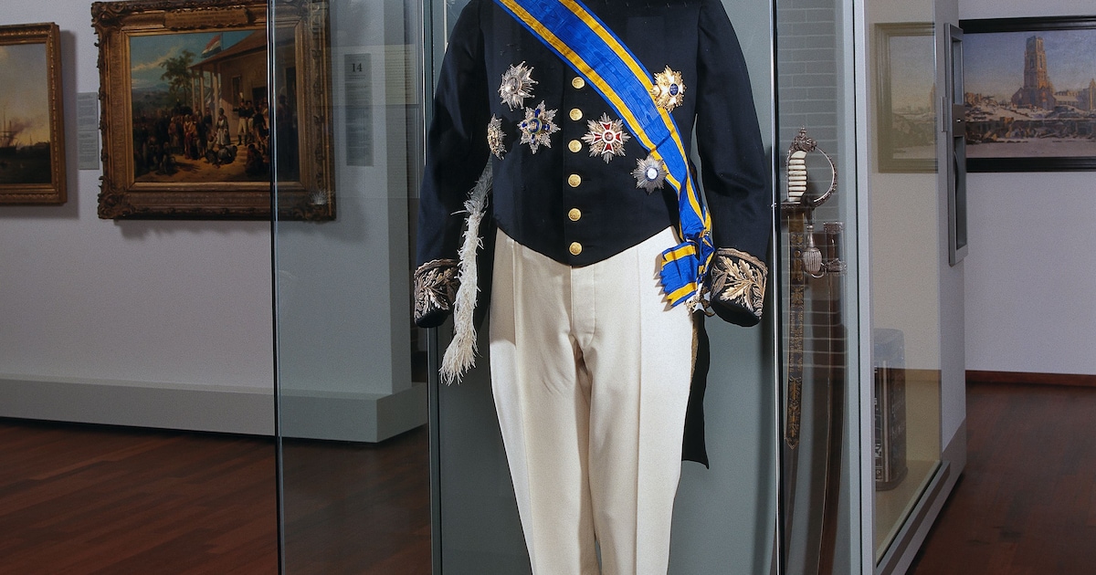 Dit ambtskostuum van Hendrikus Colijn vertelt het verhaal van vele ...