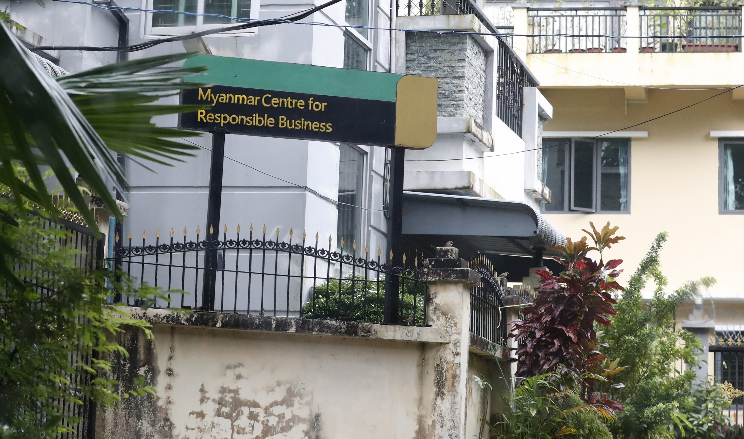 Britse oud-ambassadeur in Myanmar gearresteerd omdat ze ‘op het ... Britse oud-ambassadeur in Myanmar gearresteerd omdat ze ‘op het ...