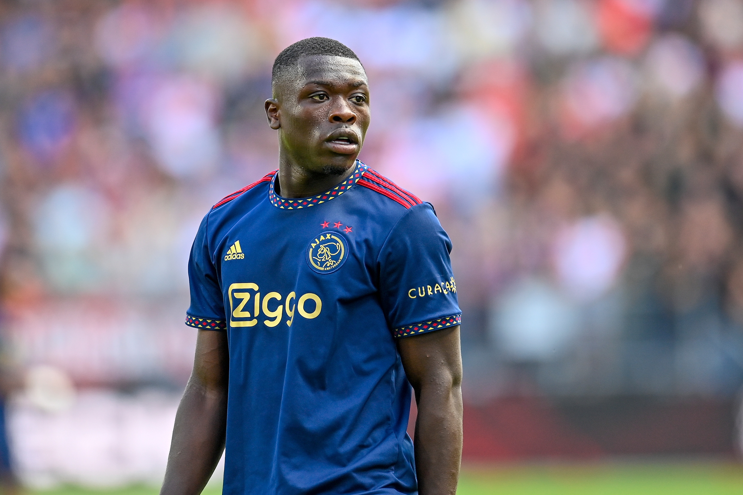 Wat werkt er nou echt tegen racisme op de voetbaltribunes? | de Volkskrant