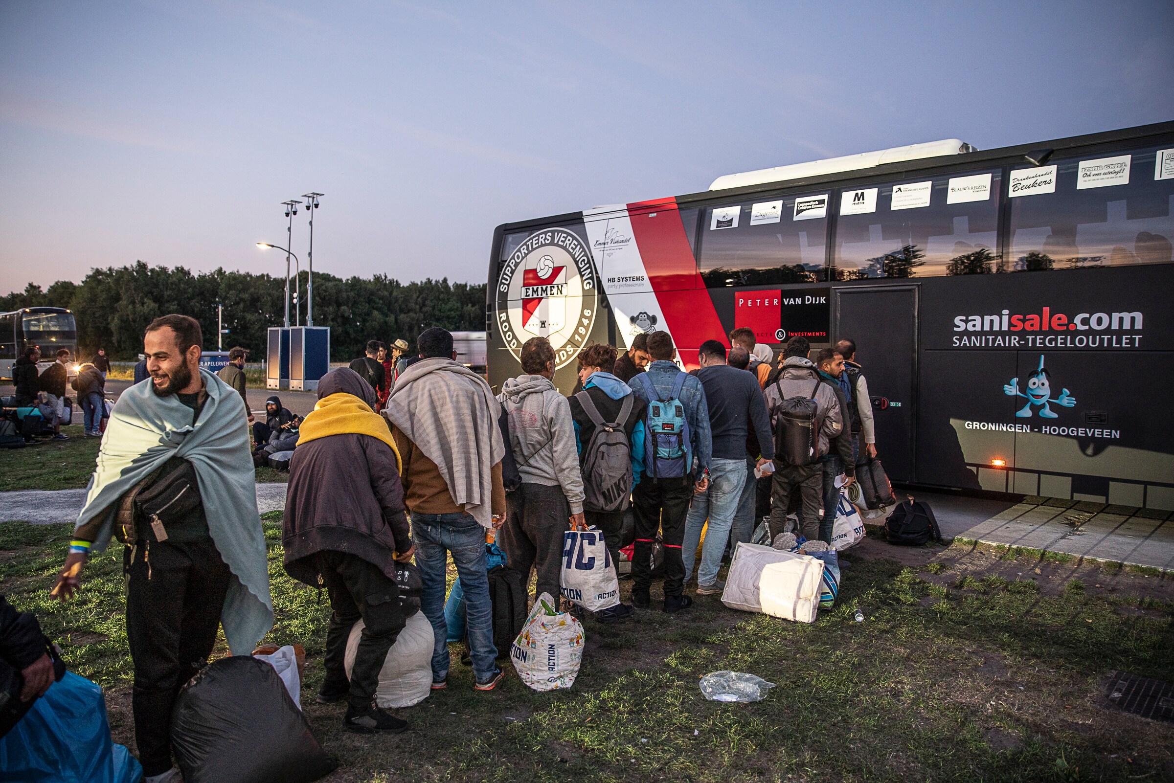 Discussie rond asielwet bereikt hoogtepunt: partijleider Rutte moet bij eigen VVD-fractie ...