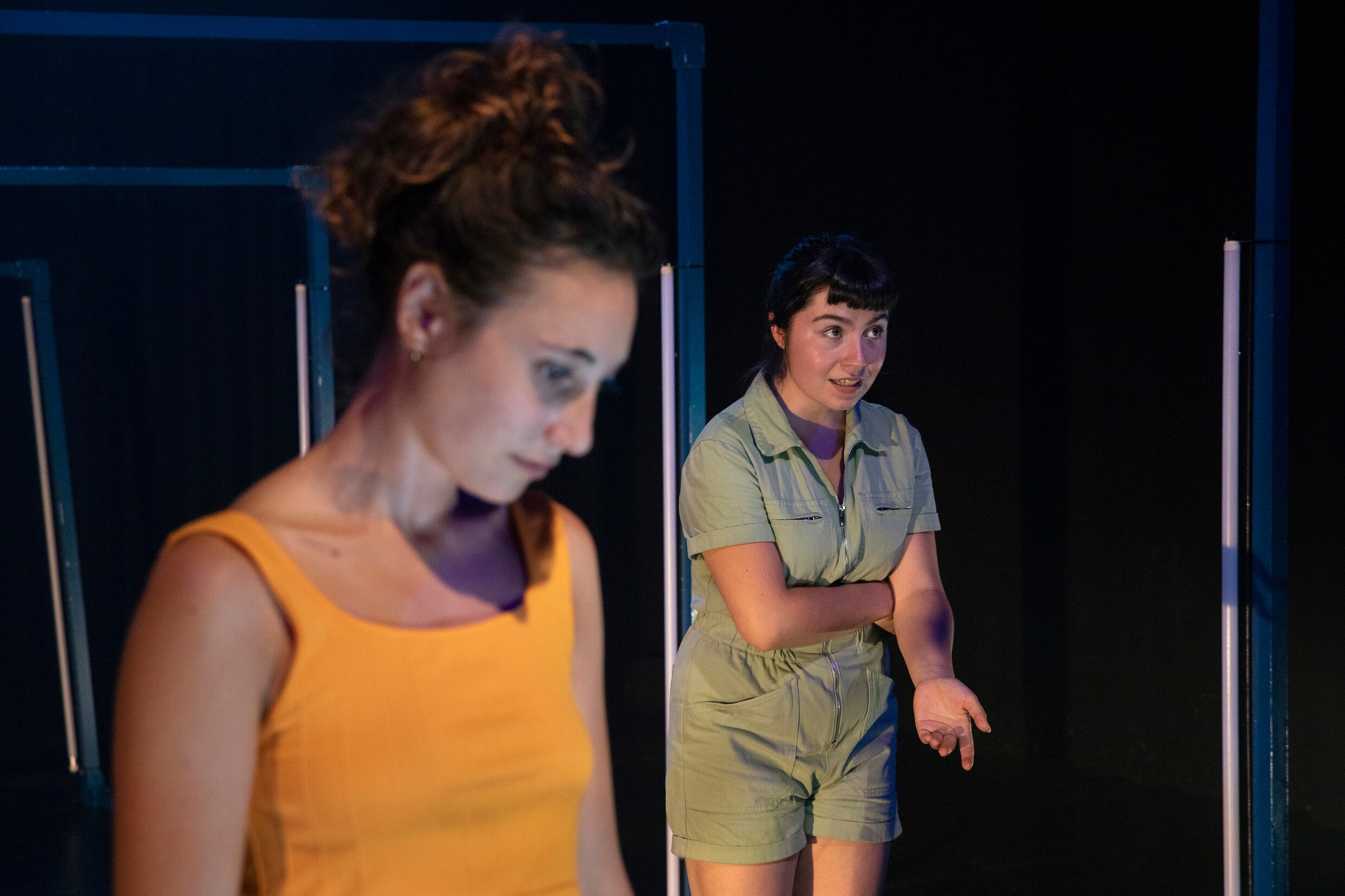 Alsof je door het familiealbum van een vreemde bladert ★★☆☆☆ | de ...