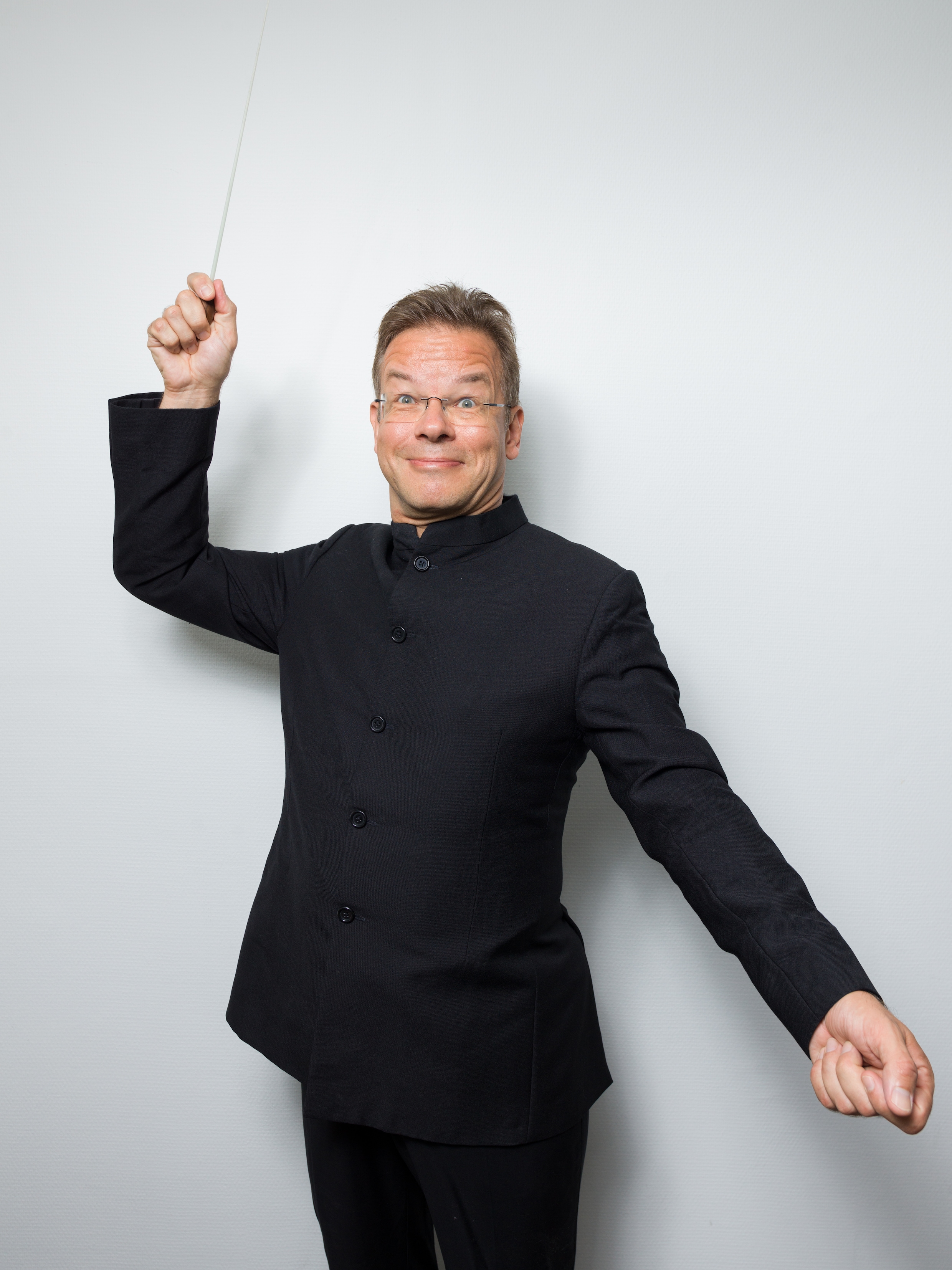 De positieve energie van Antony Hermus, de goodguy onder de dirigenten ...