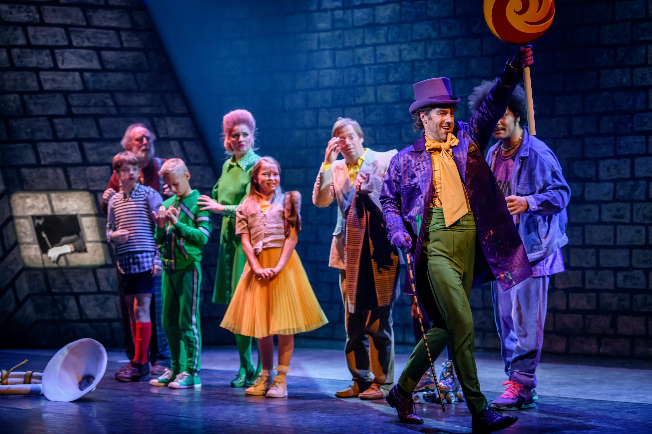 In de Nederlandse bewerking is ‘Charlie and the Chocolate Factory’ een ...