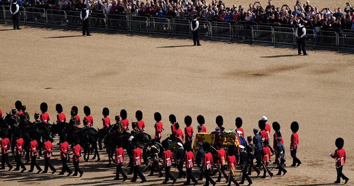 Nemen de Britten wel genoeg tijd om te rouwen? ‘Dit afscheid voelt ...