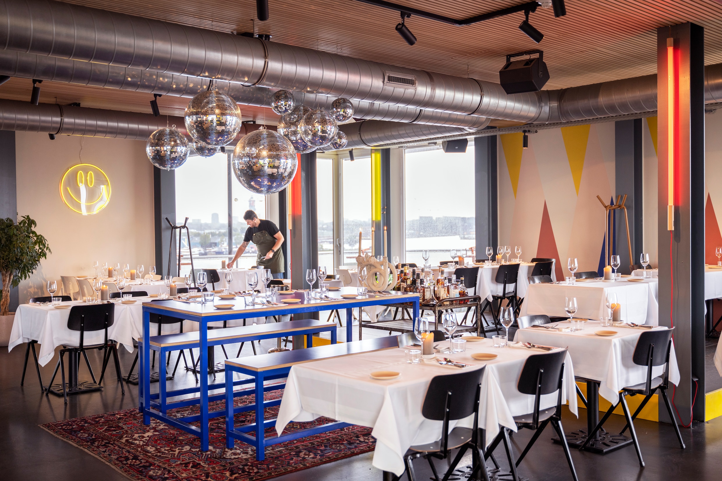 Boven op het maffe REM-eiland lijkt chef Bobby Rust zijn plek te hebben ...