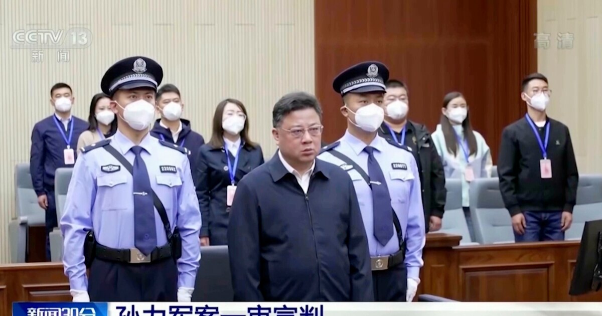 Ontrouwe Chinese partijbonzen krijgen levenslang, in aanloop naar ...