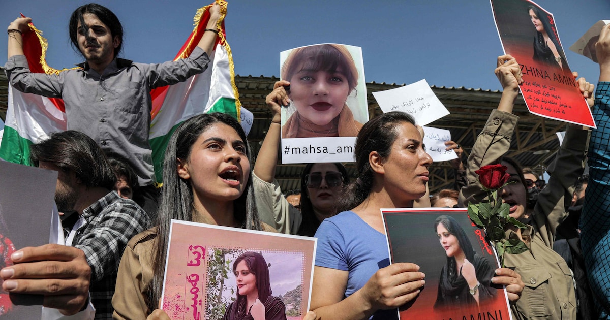 Mogelijk 50 doden bij protesten Iran, internet aan banden gelegd | de ...