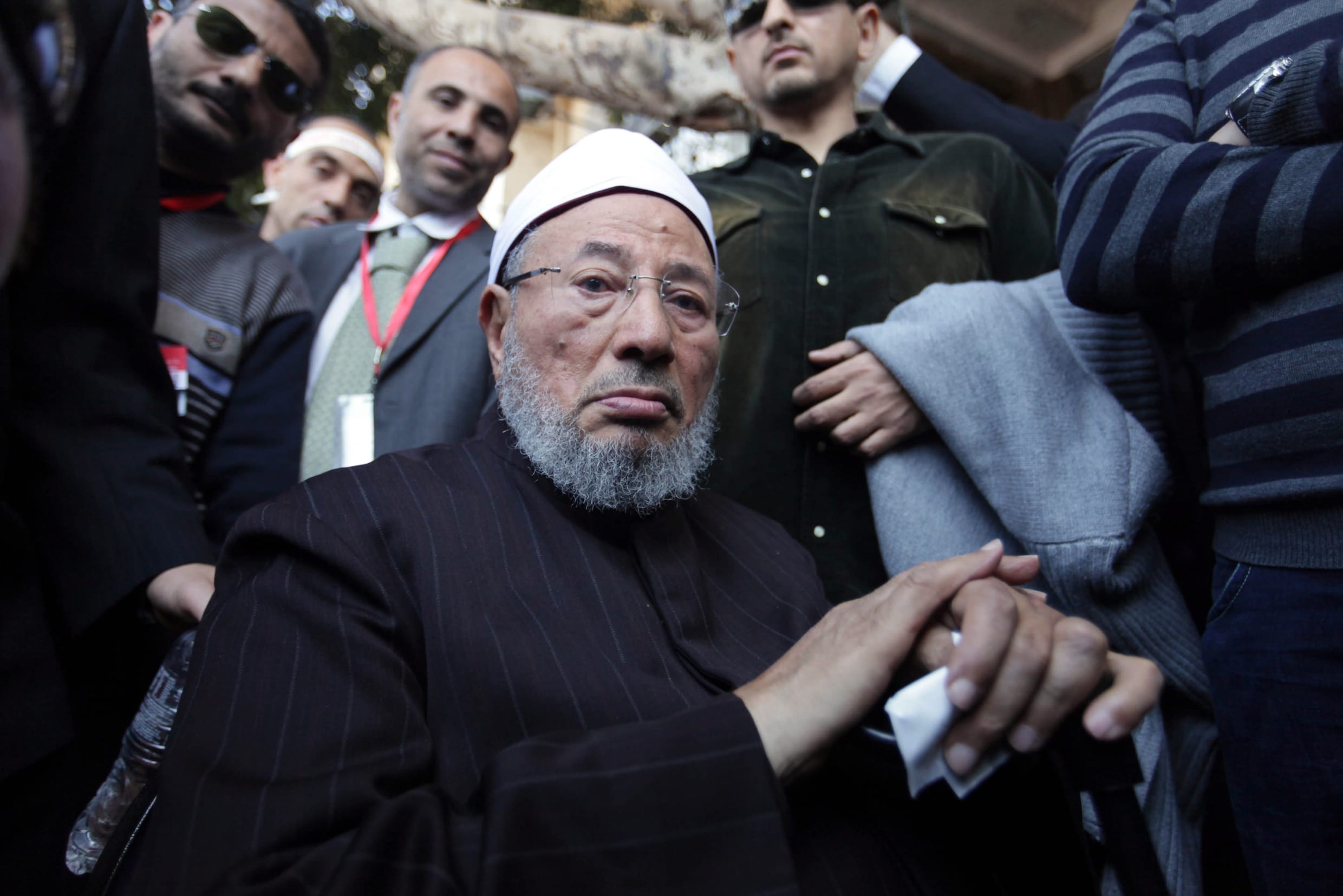 Zo populair als ‘tv-imam’ Yusuf al-Qaradawi was onder moslims, zo ...