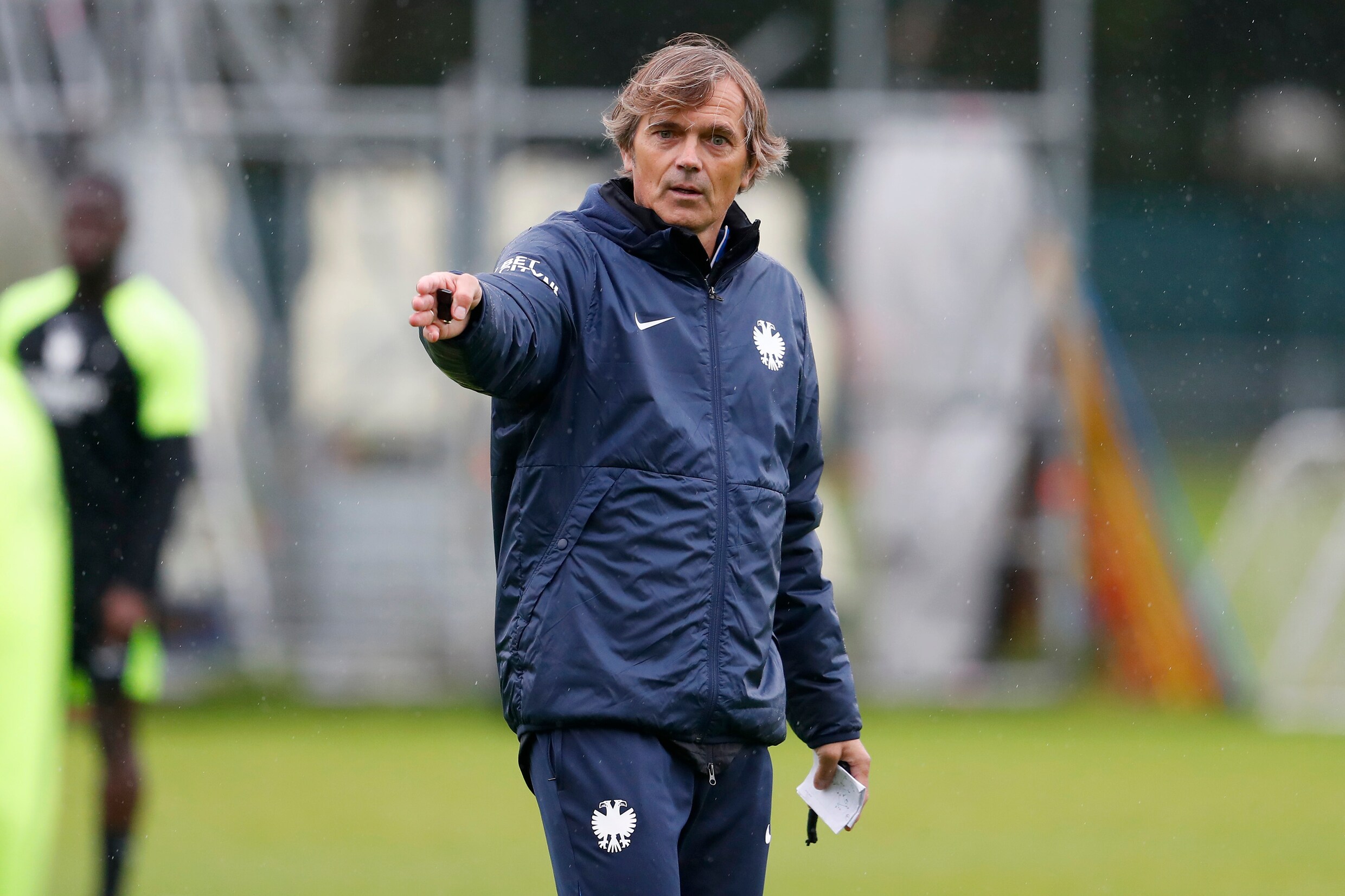 Phillip Cocu probeert bij Vitesse zijn trainerscarrière nieuw leven in ...