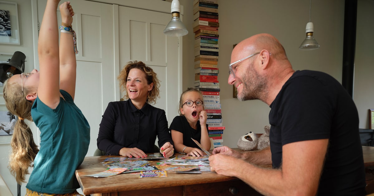 Voor Roos Abelman is geluk een toilettas met veel vakjes die je ook ...