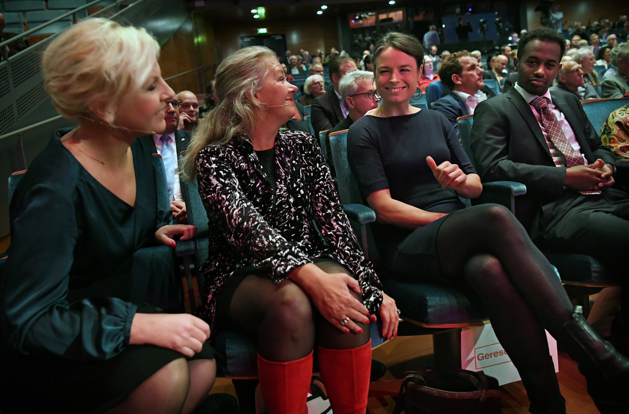 Bij de PvdA willen ze best verkering met GroenLinks, maar om nou meteen ...