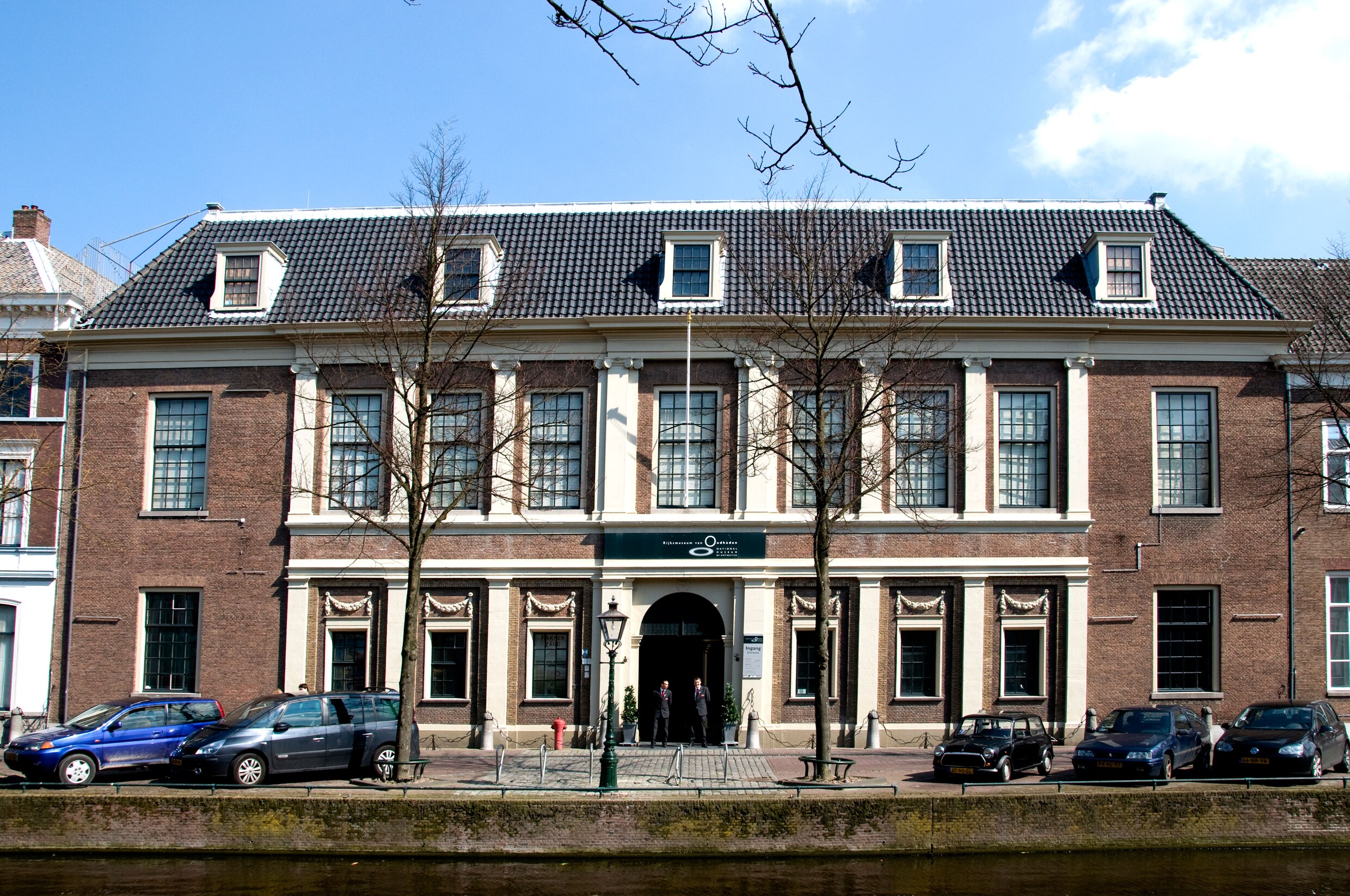 5000 jaar oude bijl geschrapt uit tentoonstelling in Leiden vanwege ...