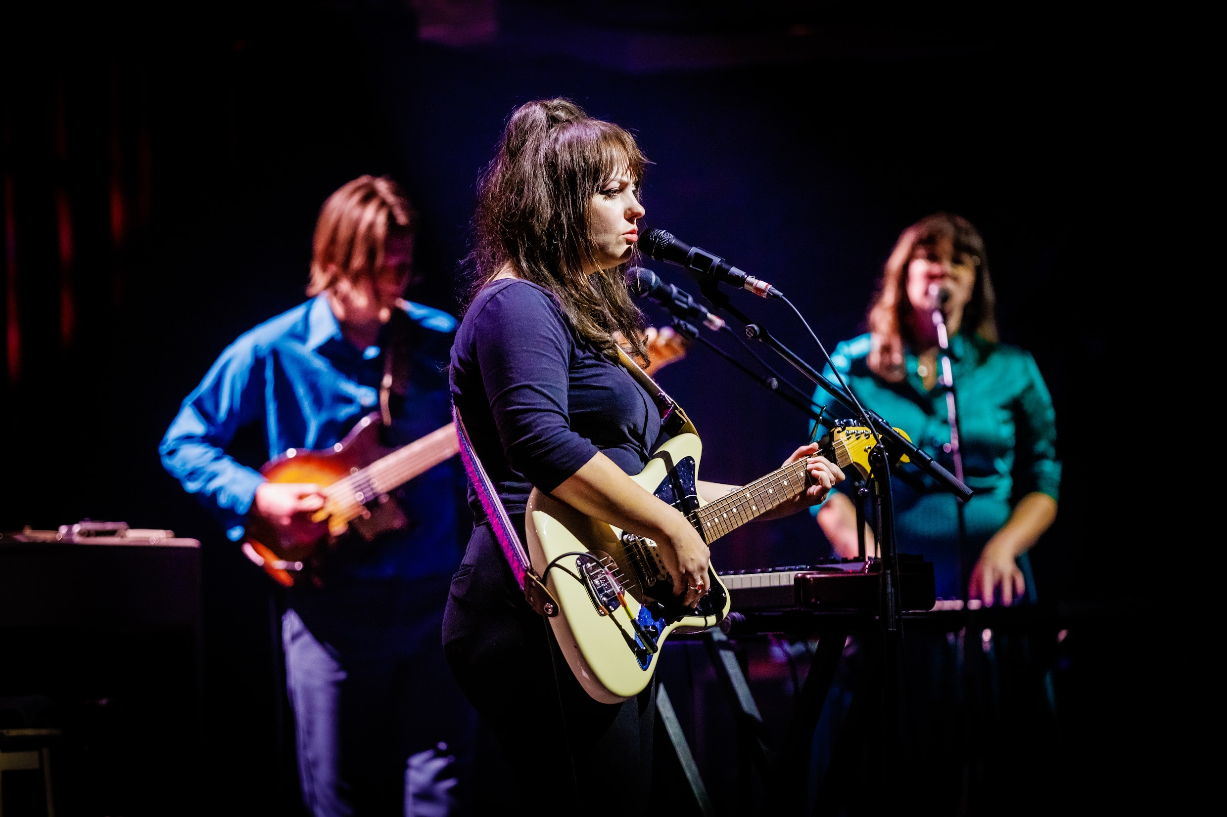 Angel Olsen in Paradiso: een te karige avond voor iemand met zo’n ...