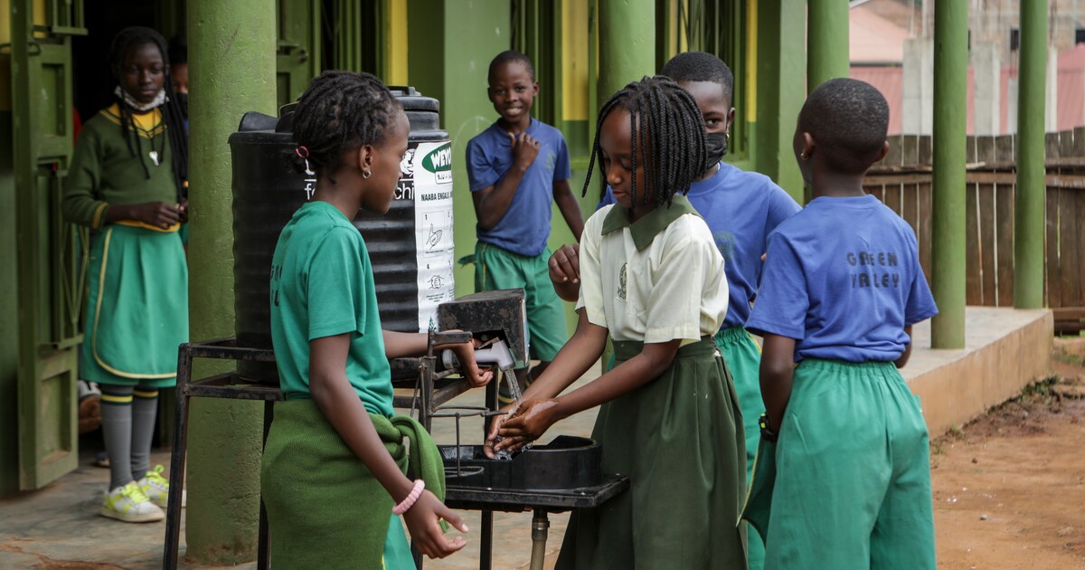 Oeganda gaat scholen sluiten om verspreiding ebola tegen te gaan | de Volkskrant