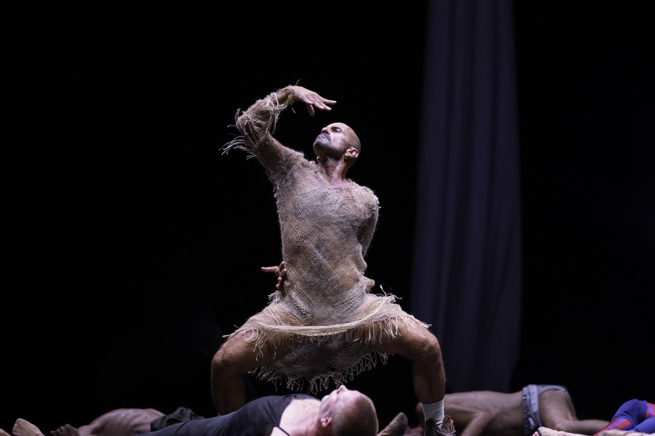 In de jubileumvoorstelling van ICK Amsterdam bruist het van de ...