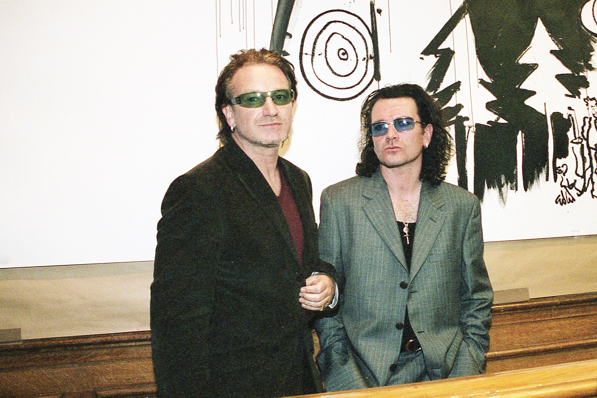 Gavin Friday, frontman van de Virgin Prunes: ‘Bono belt mij regelmatig ...