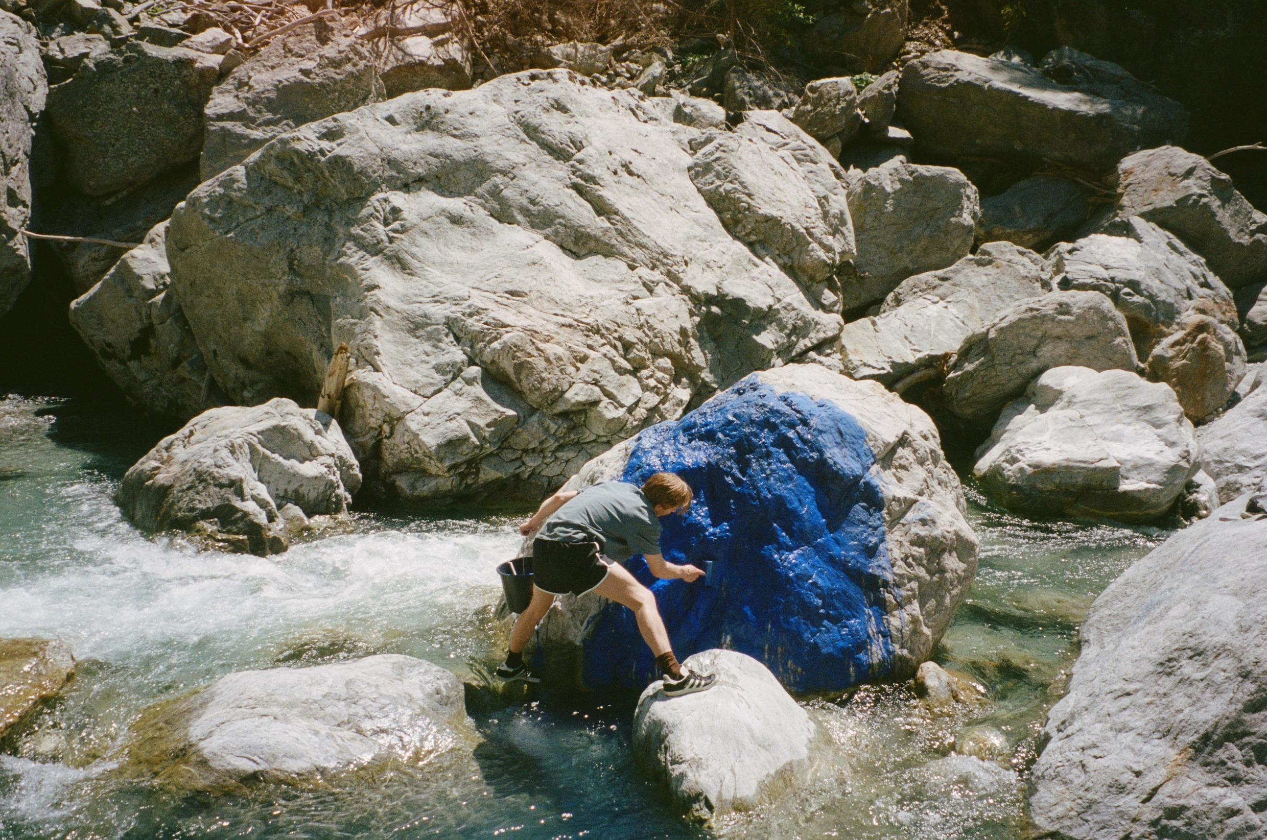 Rein Kooyman beschilderde rotsen in de Alpen; een ‘zinloos’ project dat ...