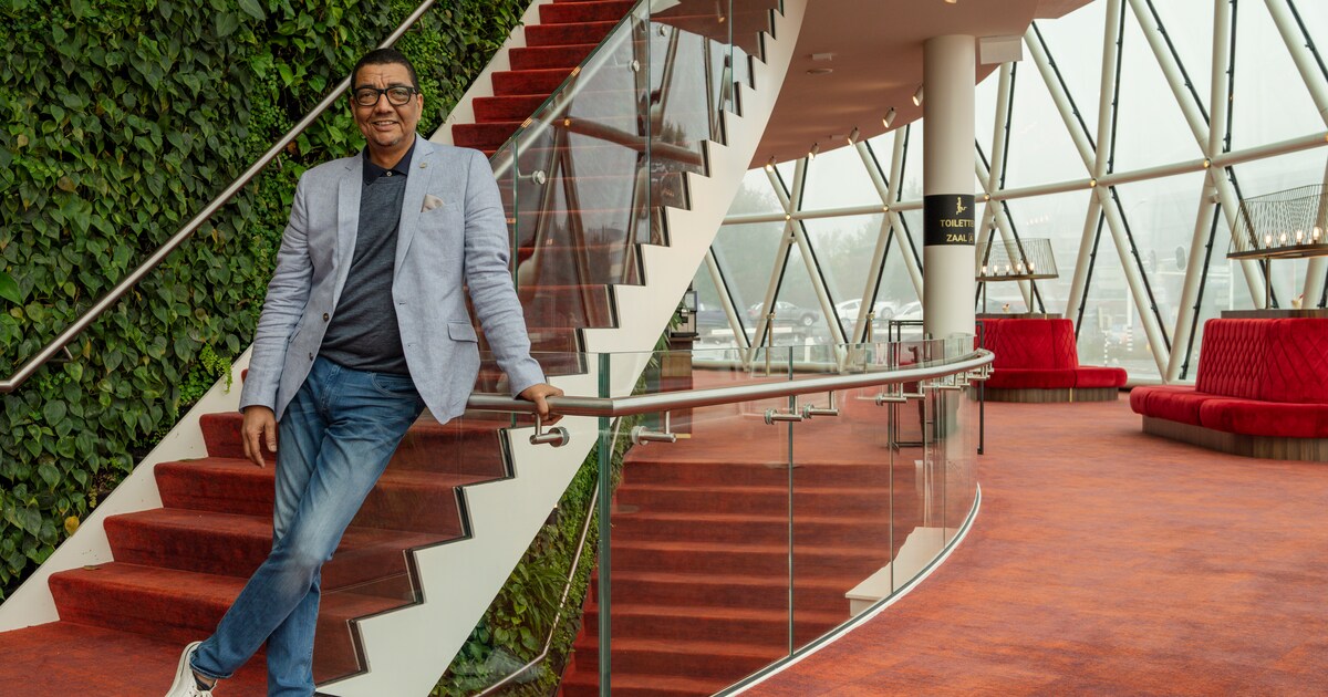 Als scholier had Jörgen Raymann gekleurd haar en zweverige kleding, nu ...