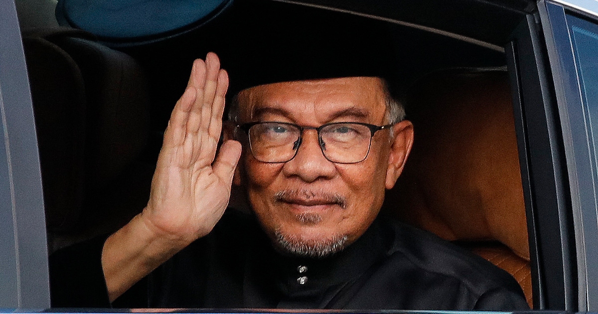 Na jarenlange oppositie vanuit de gevangenis wordt Anwar Ibrahim dan ...