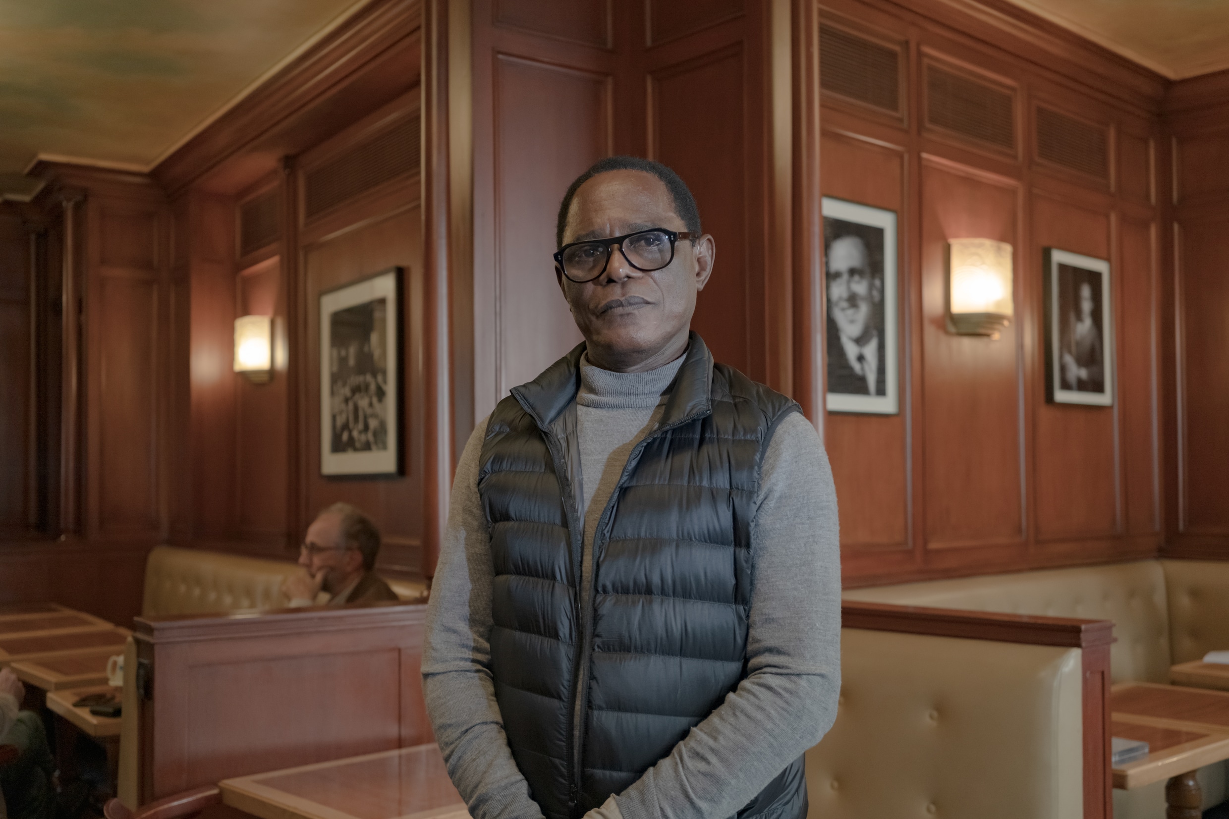 Als kind niet gezien, nu de man van duizend gezichten: waarom fotograaf ...