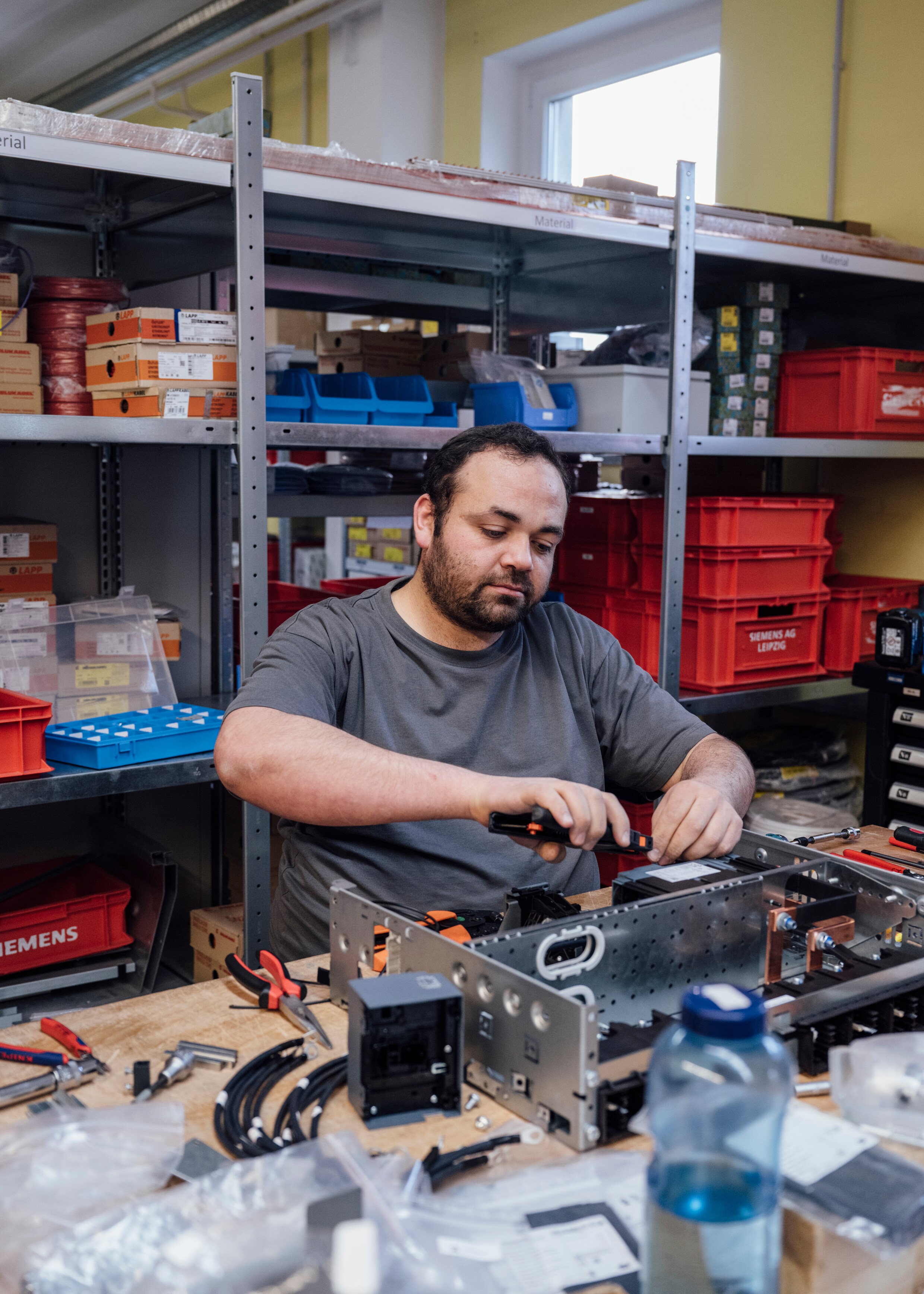 Deze nieuwe migratiewet moet Duitsland aan honderdduizenden vakmensen ...