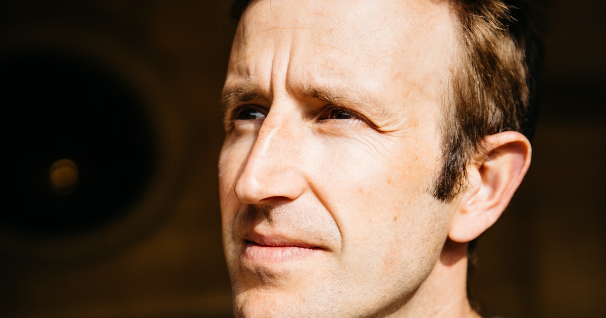 Robert Macfarlane schrijft helder en elegant over wandelen | de Volkskrant