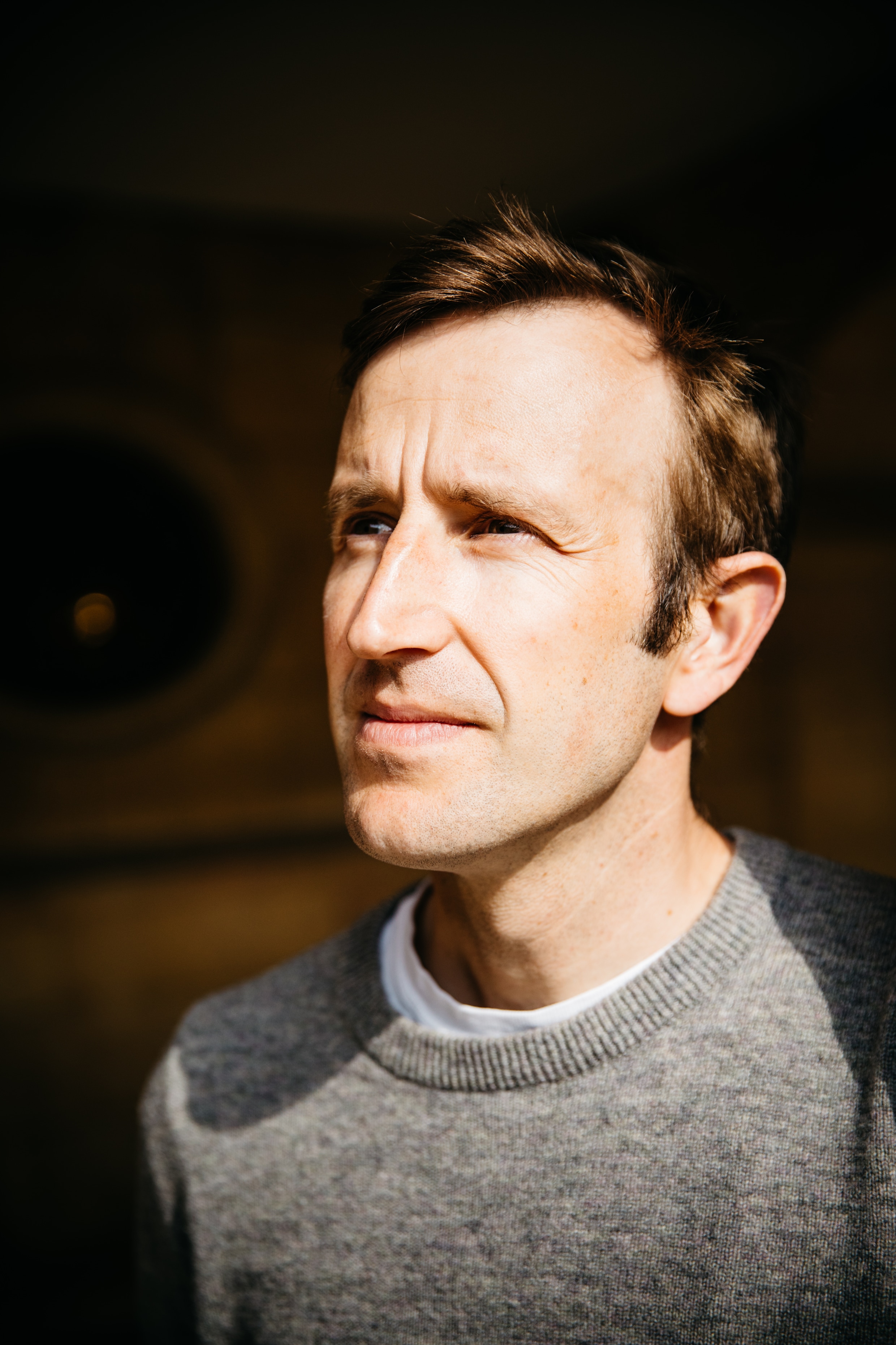 Robert Macfarlane schrijft helder en elegant over wandelen | de Volkskrant